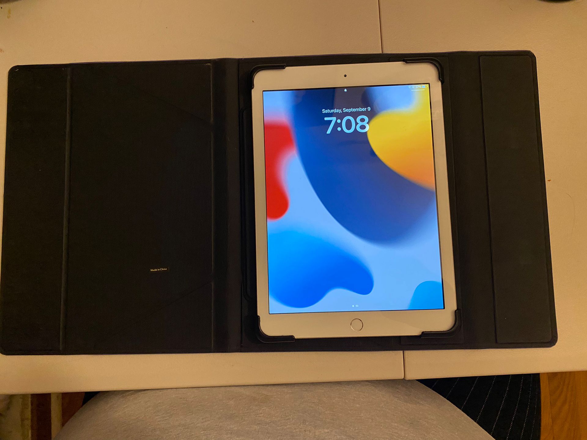 iPad 6th Gen 32 GB With Case $100 for Sale in Pompano Beach, FL - OfferUp