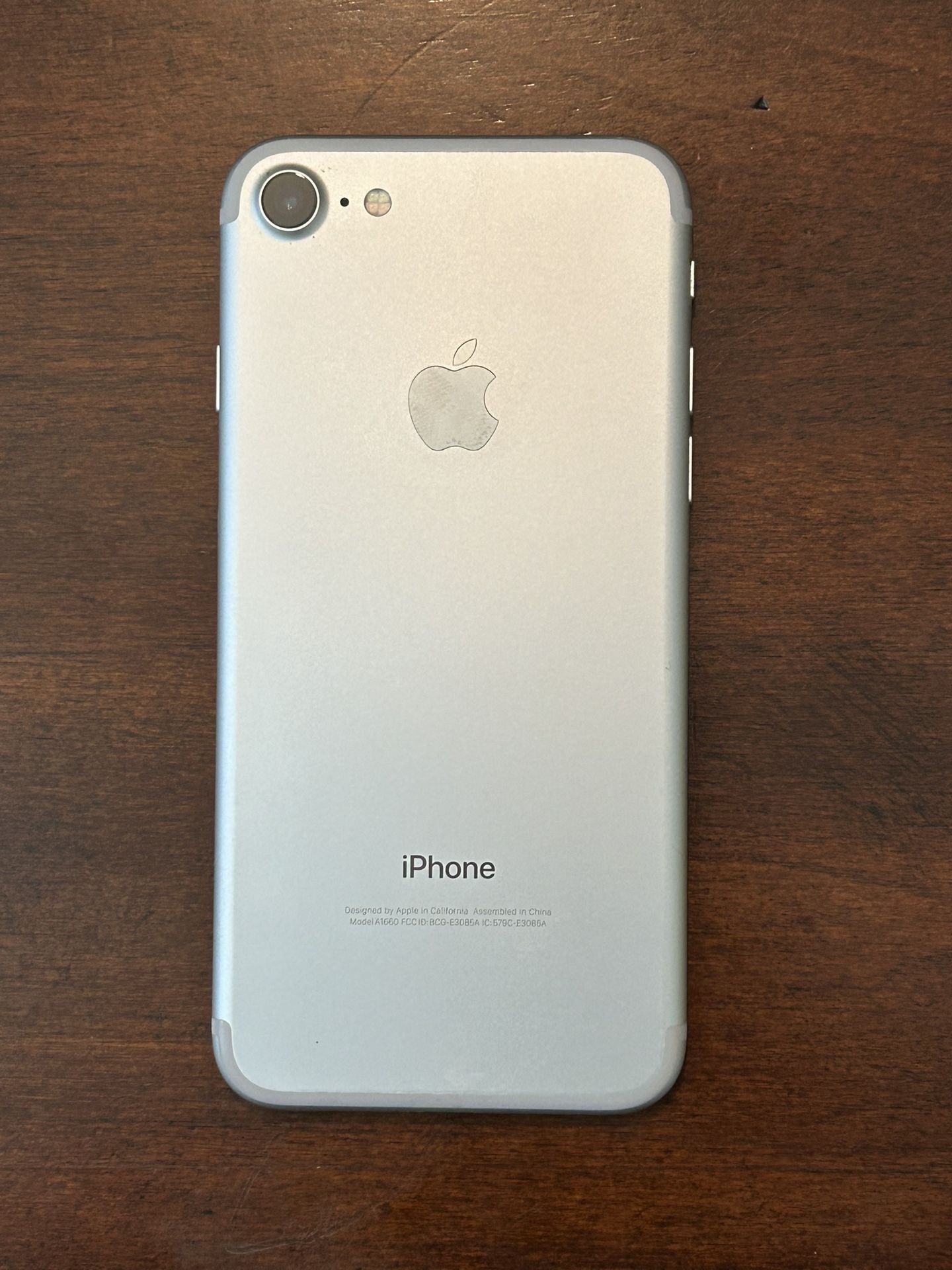 iPhone 7 Silver ~ 32gb ~ Carrier Unlocked for Sale in Carson, CA - OfferUp