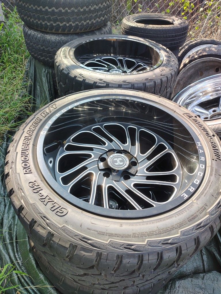 22x,12 Gloss Black Off Road Rims 5 Lug Universal for Sale in San ...