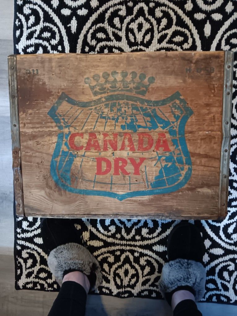 Really Old Wooden Canada Dry Soda Box for Sale in Bothell, WA - OfferUp