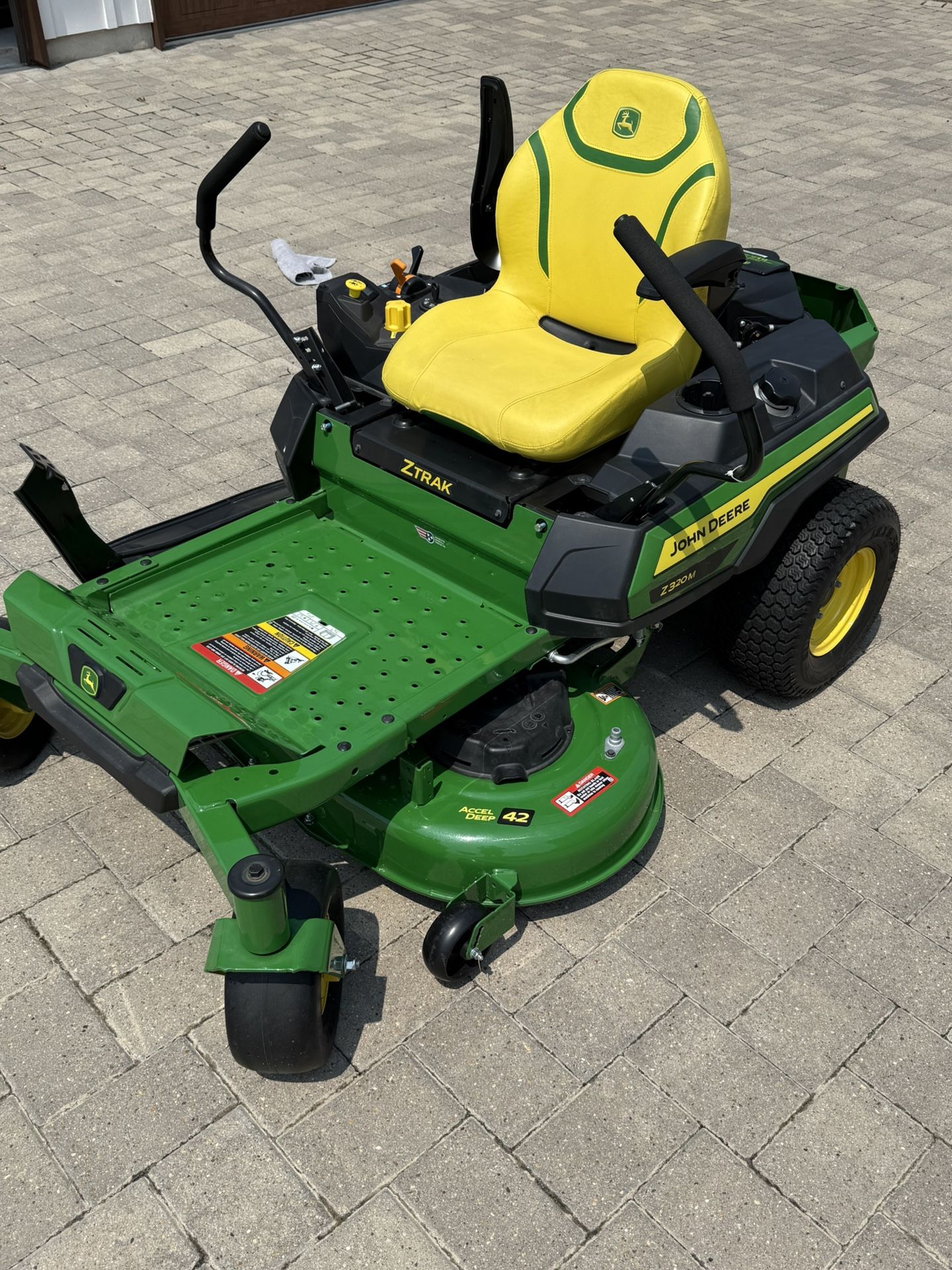 42” Zero Turn Mower John Deere Z320M for Sale in Georgetown, TX - OfferUp
