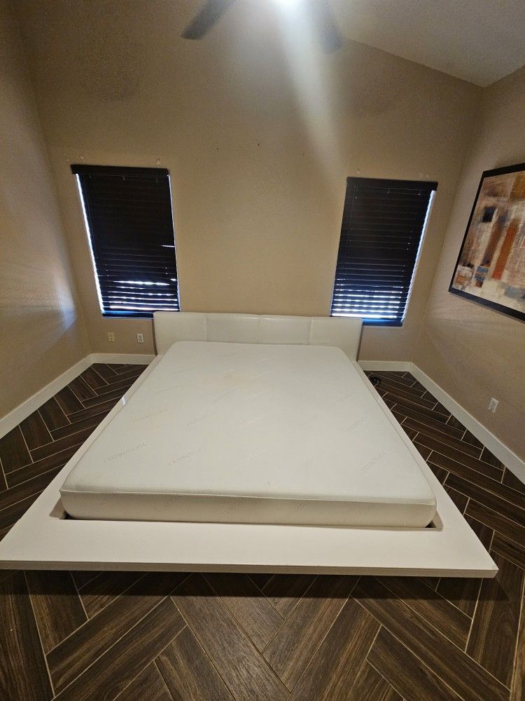 California King Size Bed for Sale in Phoenix, AZ - OfferUp