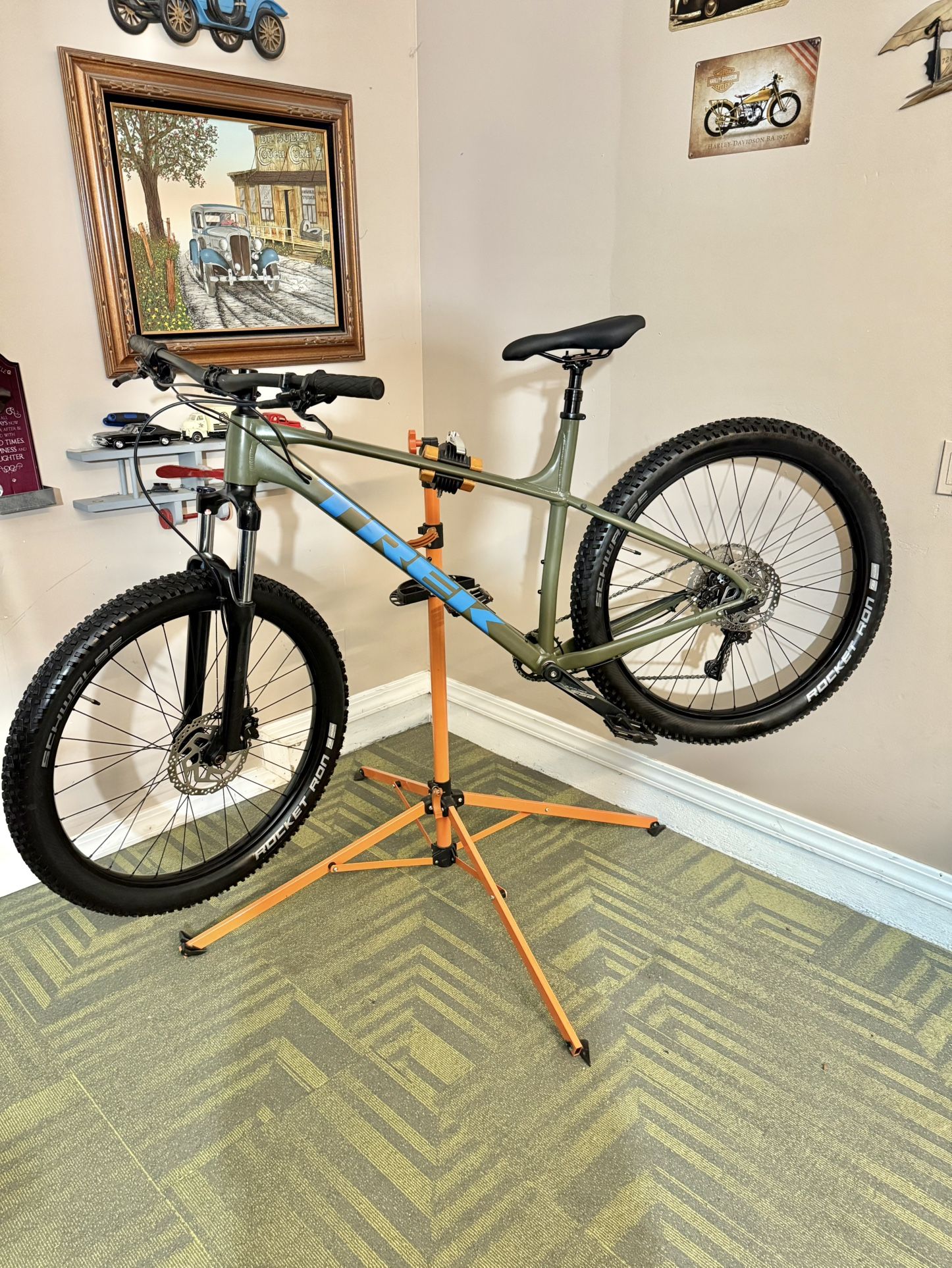 Trek Roscoe 6 Mountain Bike 27.5” for Sale in Phoenix, AZ - OfferUp