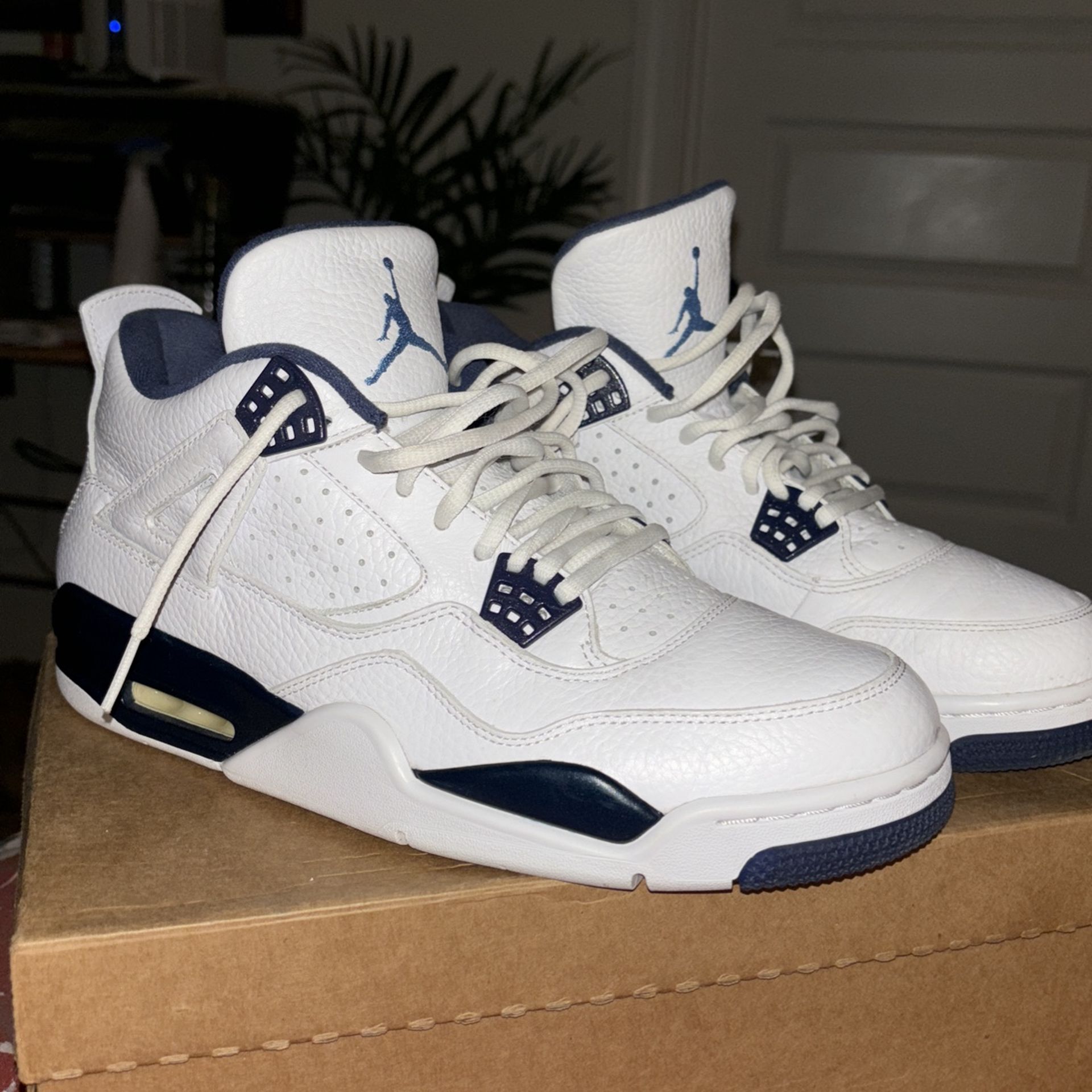 AIR JORDAN RETRO 4 ( COLUMBIA ) for Sale in Clayton, NC - OfferUp
