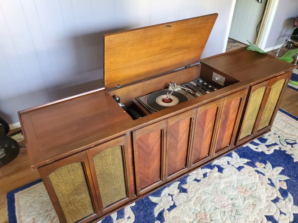 1967 RCA Victor model VLT 72 stereo console for Sale in Irving, TX ...