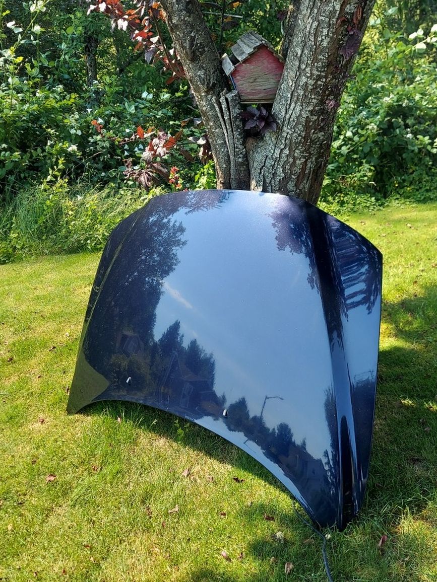 Volvo S60R/V70R/S60/V70/XC70 00-09 Hood Magic Blue for Sale in Lake ...