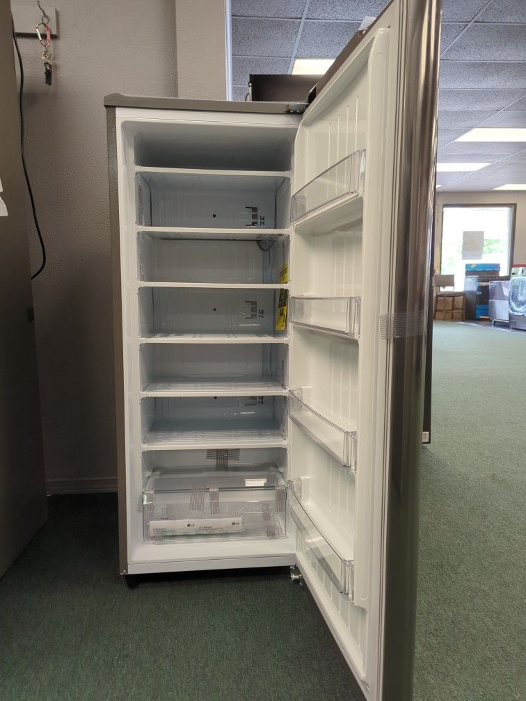 LG. 20.63 in. 6. Cu. Ft. Single Door Top Freezer Refrigerator with ...