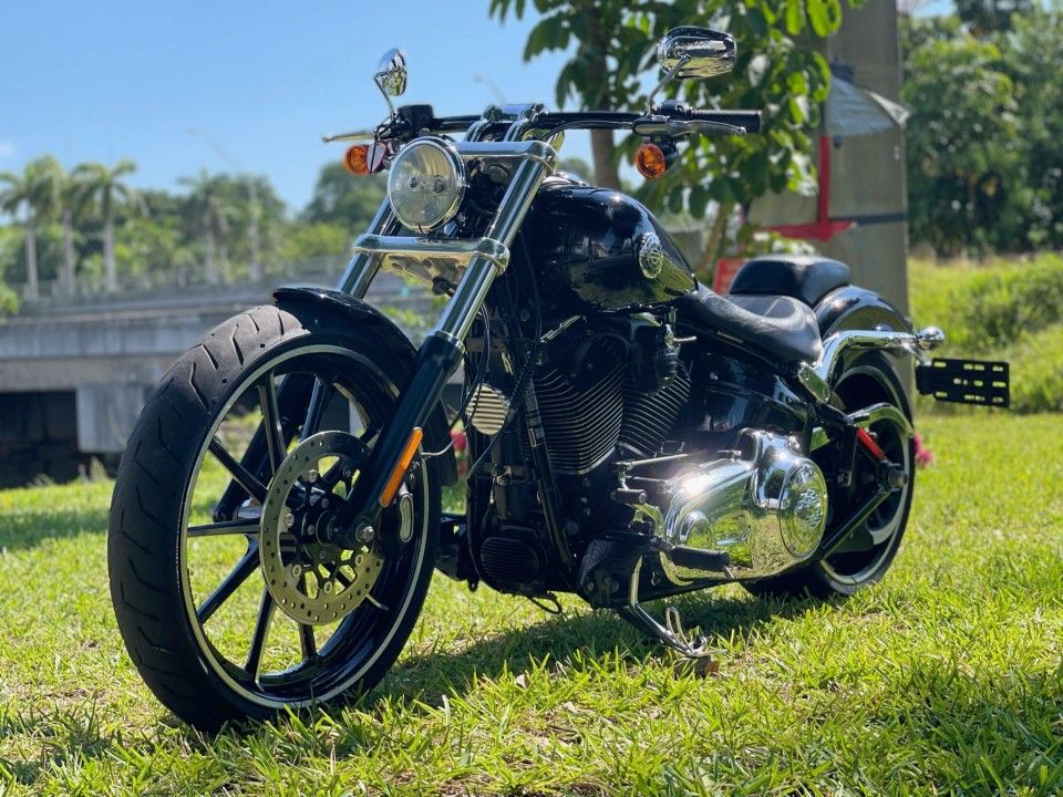 2015 HARLEY DAVIDSON BREAKOUT for Sale in Sunny Isles Beach, FL - OfferUp