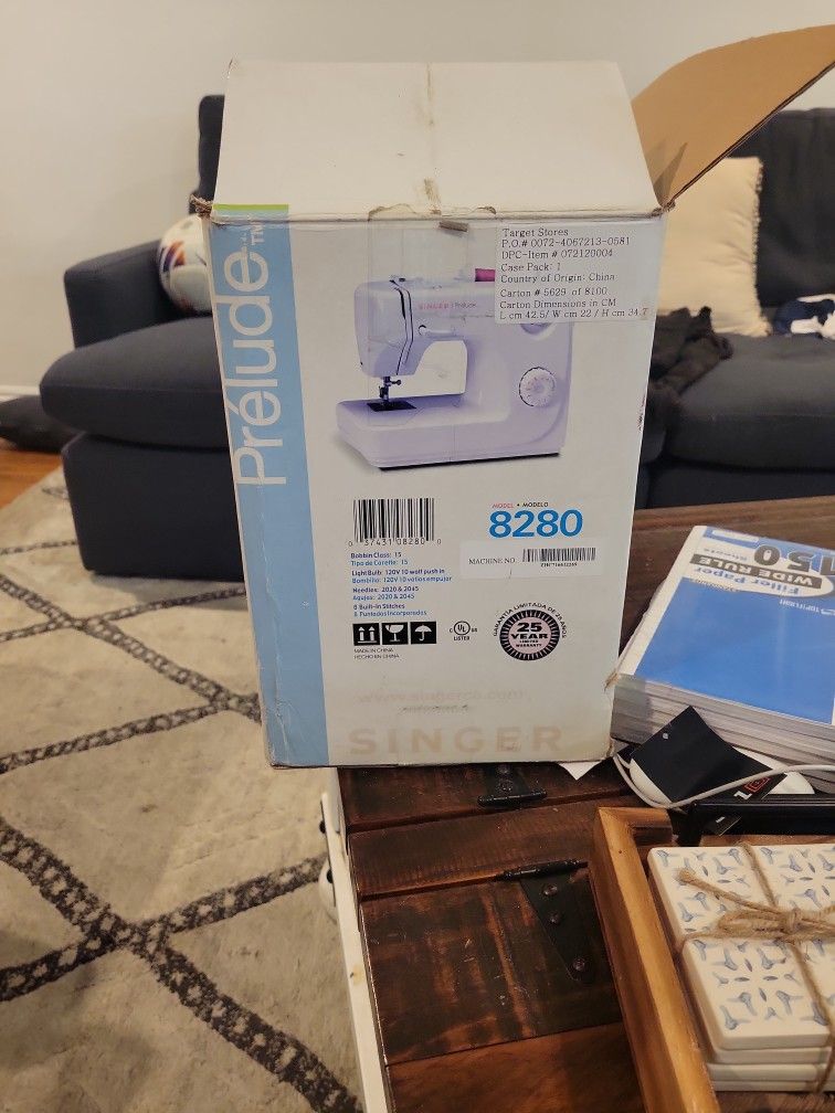 singer sewing machine 8280 for Sale in Lakewood, CA - OfferUp