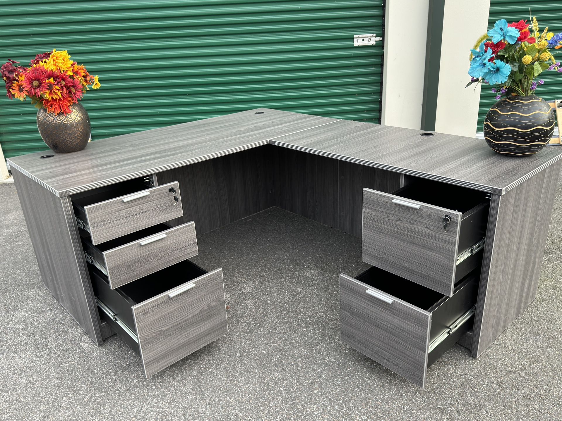 Nice Modern Grey L Shaped Desk With Locking Drawers for Sale in Ocala ...