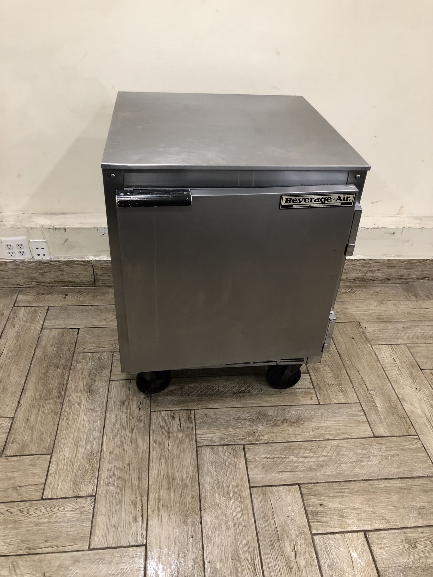 UNDERCOUNTER FREEZER LOWBOY/RESTAURANT EQUIPMENT for Sale in Queens, NY ...