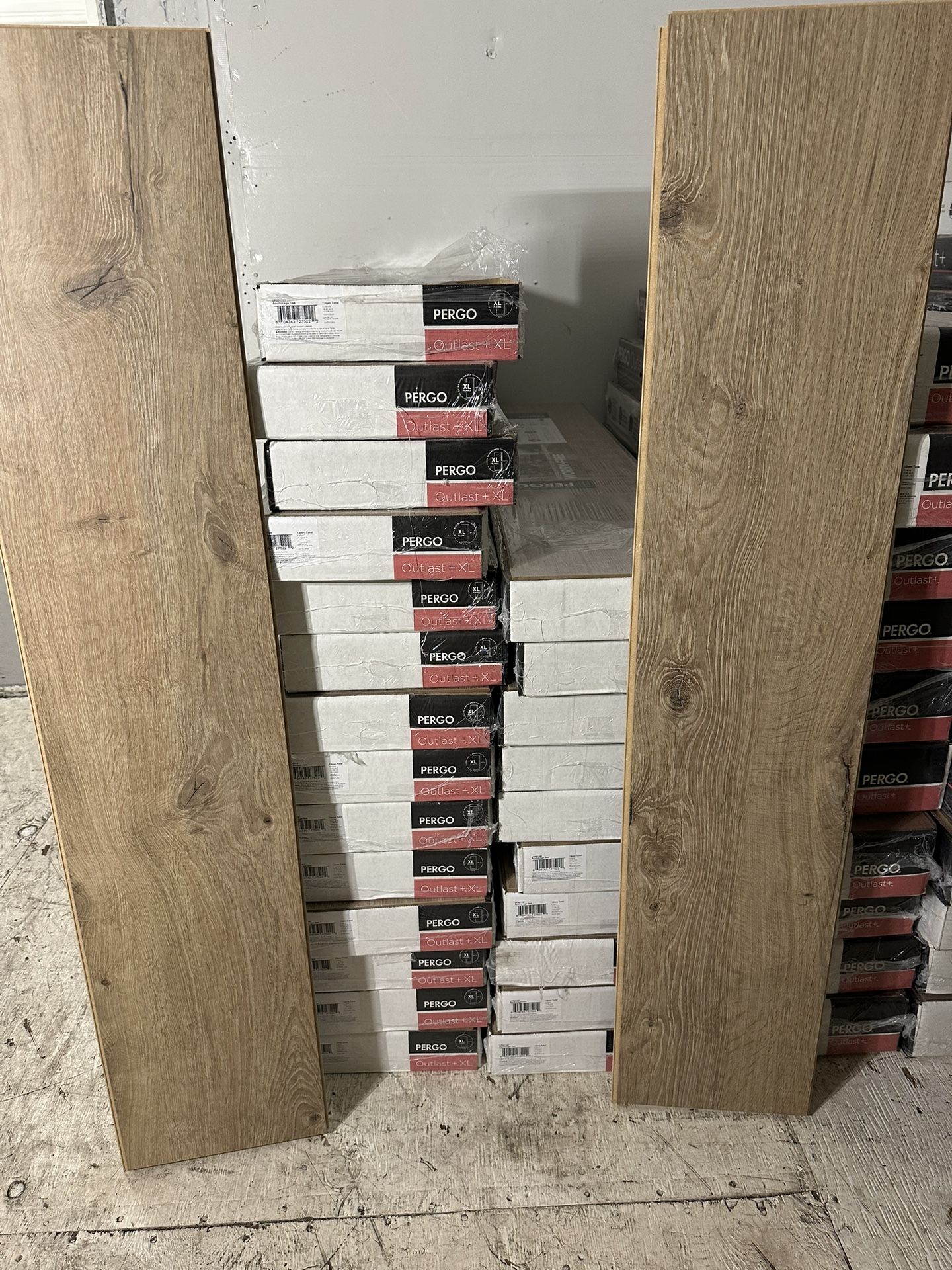 Pergo Outlast+ Anchorage Oak Waterproof Laminate Wood Flooring (18.6 sq ...
