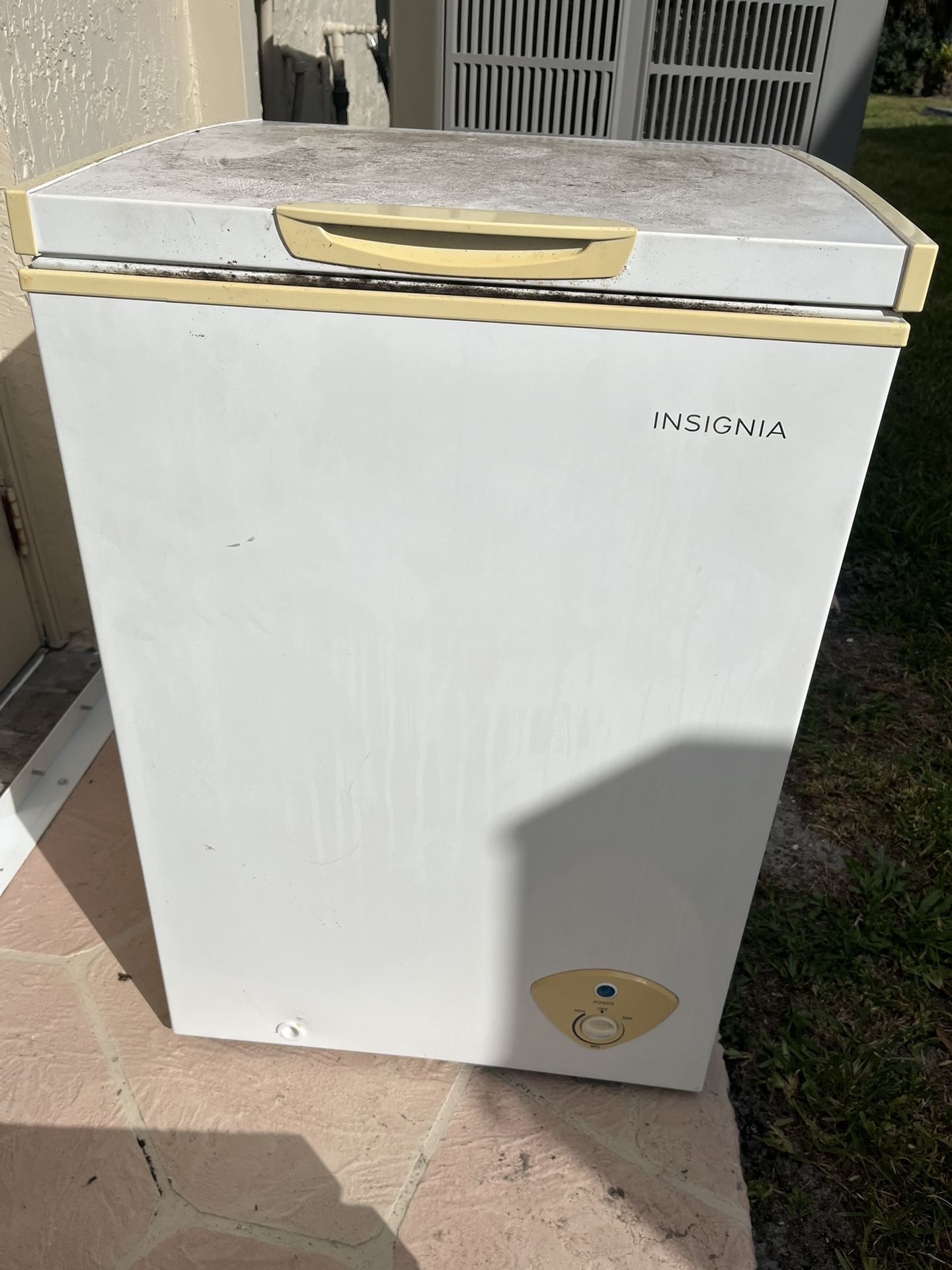 Small Insignia Freezer for Sale in Fort Lauderdale, FL - OfferUp