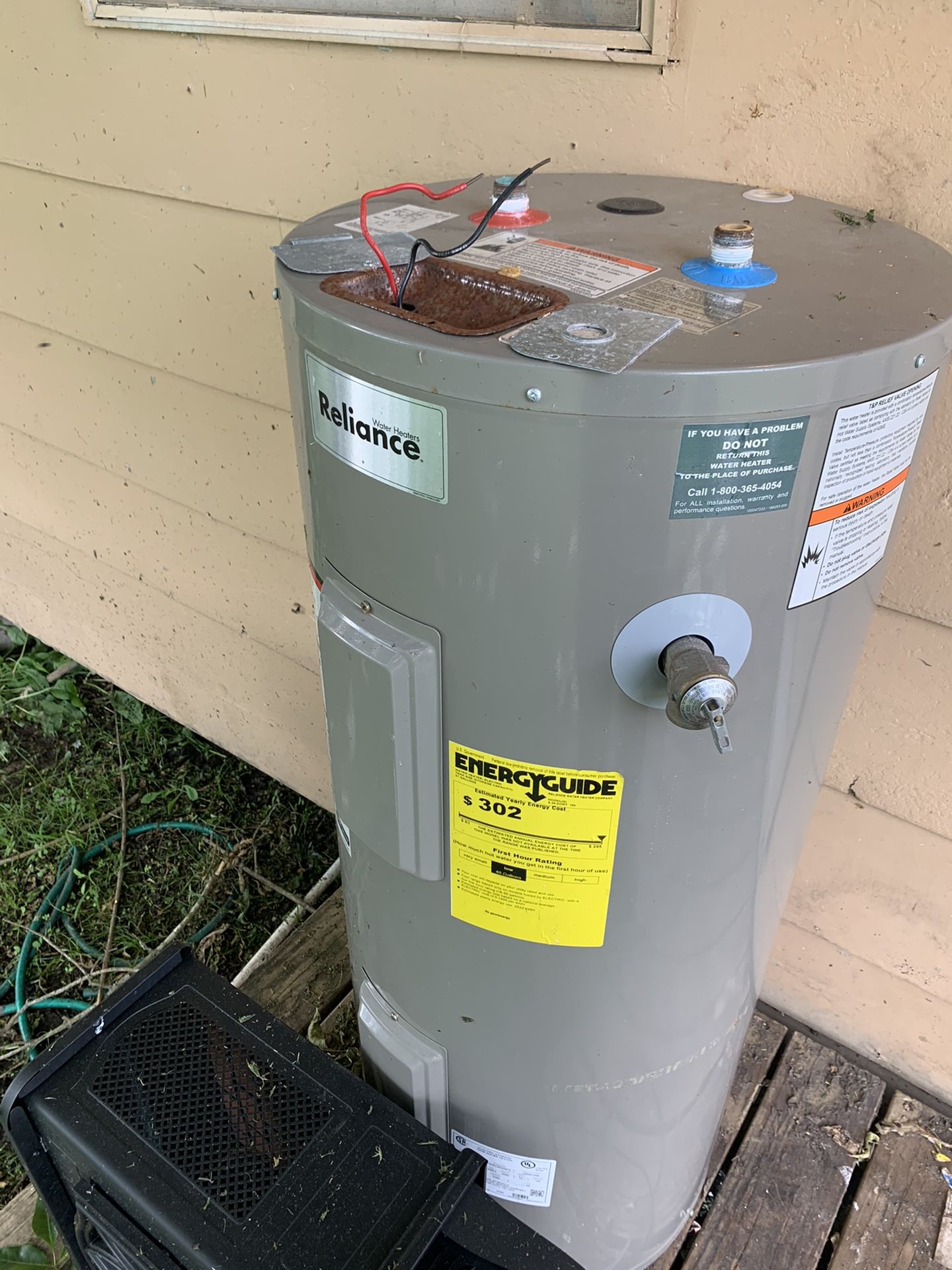 Reliance 30 gal hot water heater for Sale in Liberty, TX - OfferUp