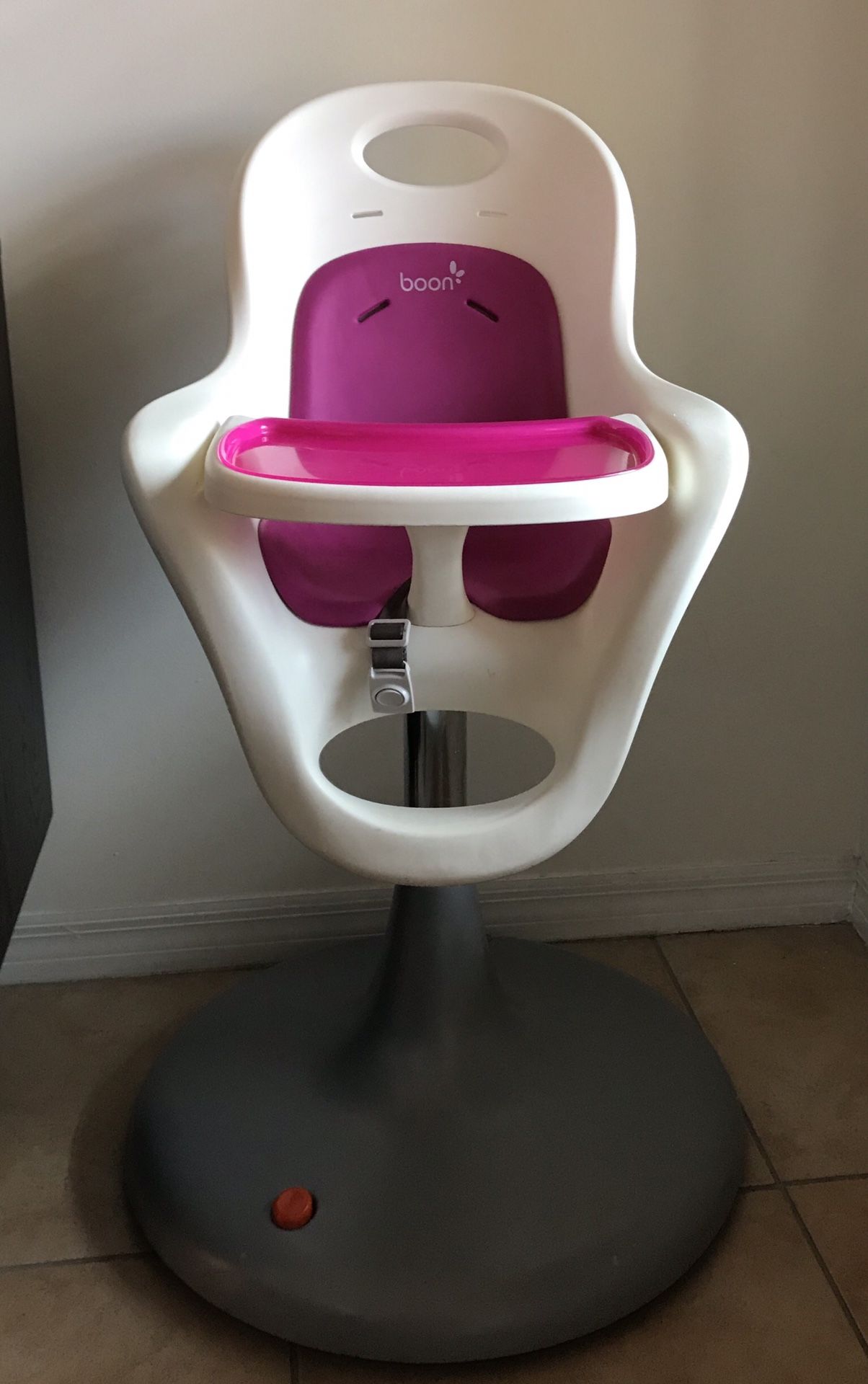Boon Flair Pneumatic Pedestal High Chair in pink for Sale in Miami, FL ...