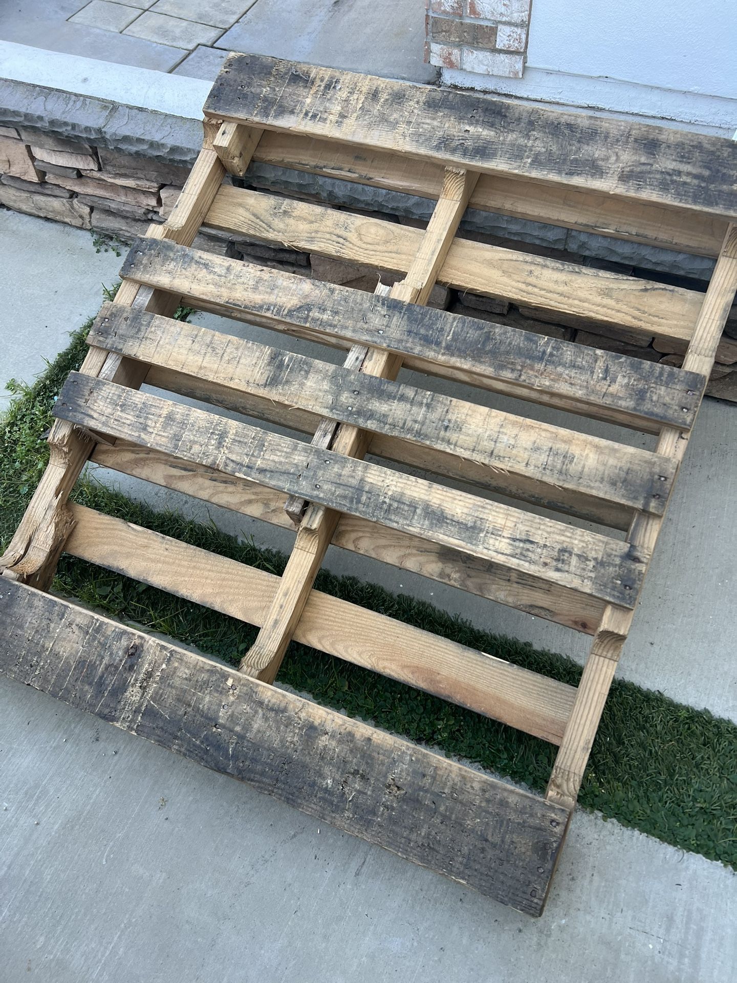 Free Pallet for Sale in Hermosa Beach, CA - OfferUp