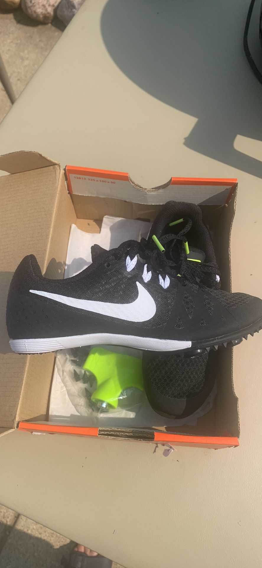 Nike Girl’s Track And Field Cleats for Sale in Crestwood, IL - OfferUp