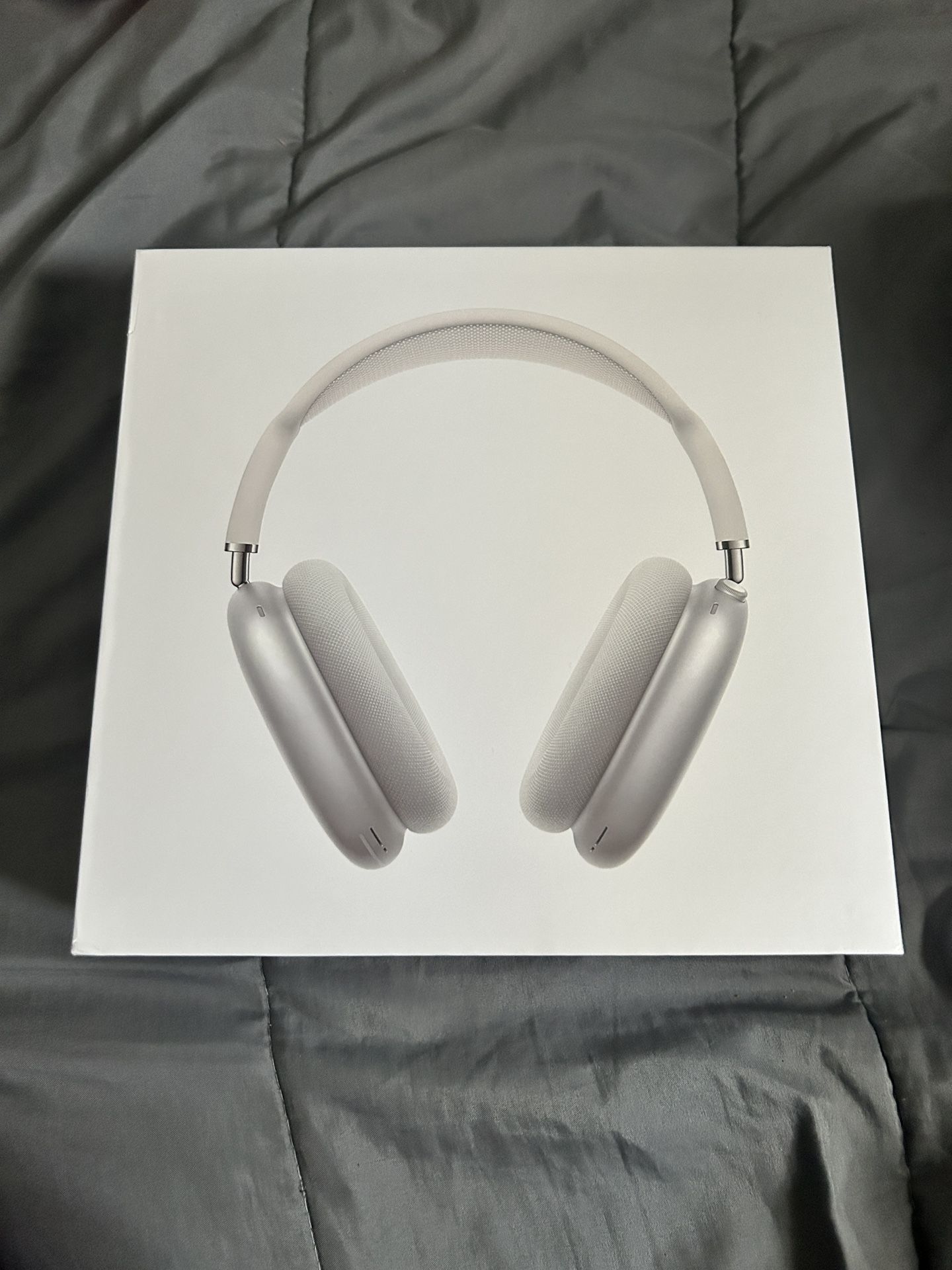 Airpod Max silver/grey for Sale in Tacoma, WA - OfferUp