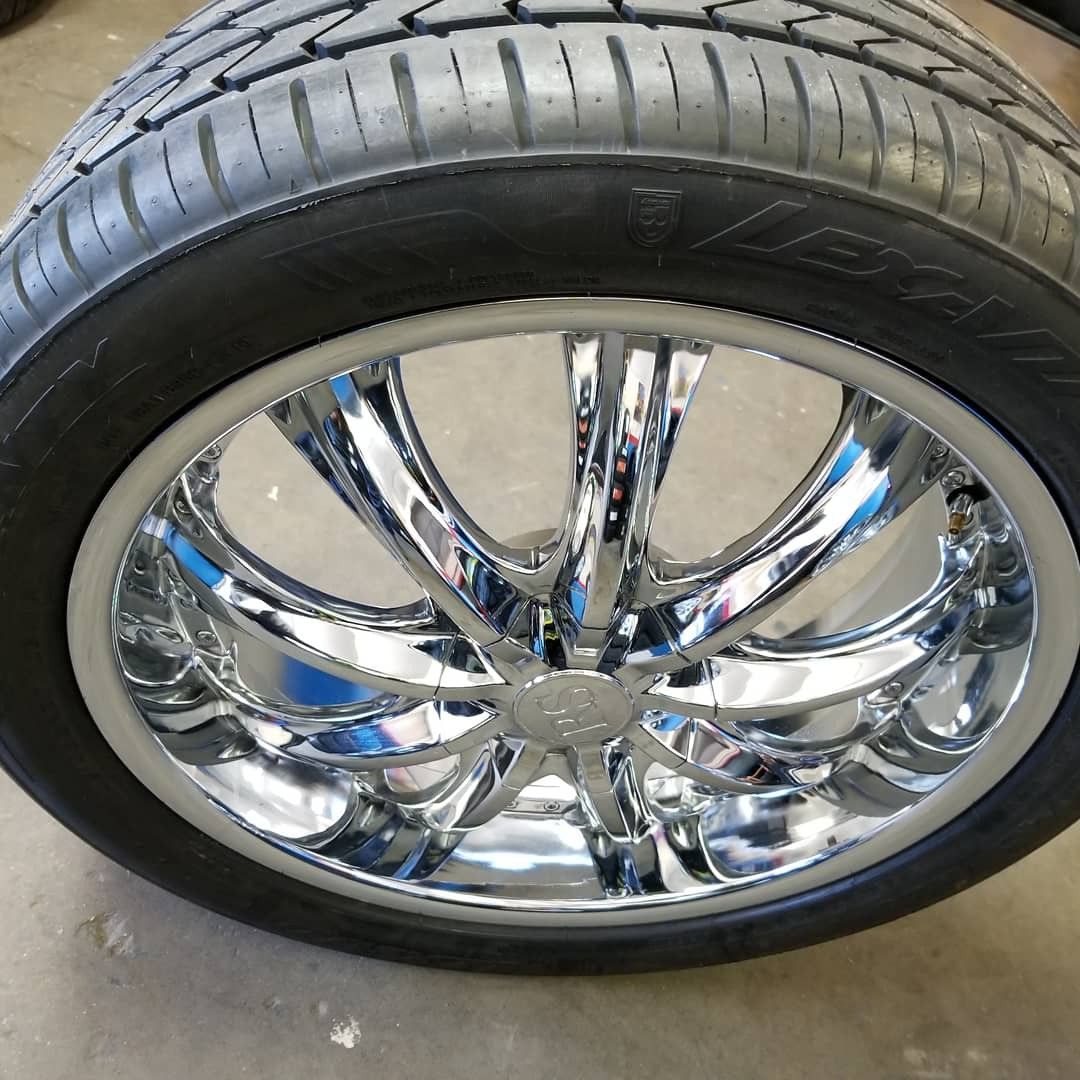 20 inch wheels chrome universal 5 lug for Sale in Houston, TX - OfferUp