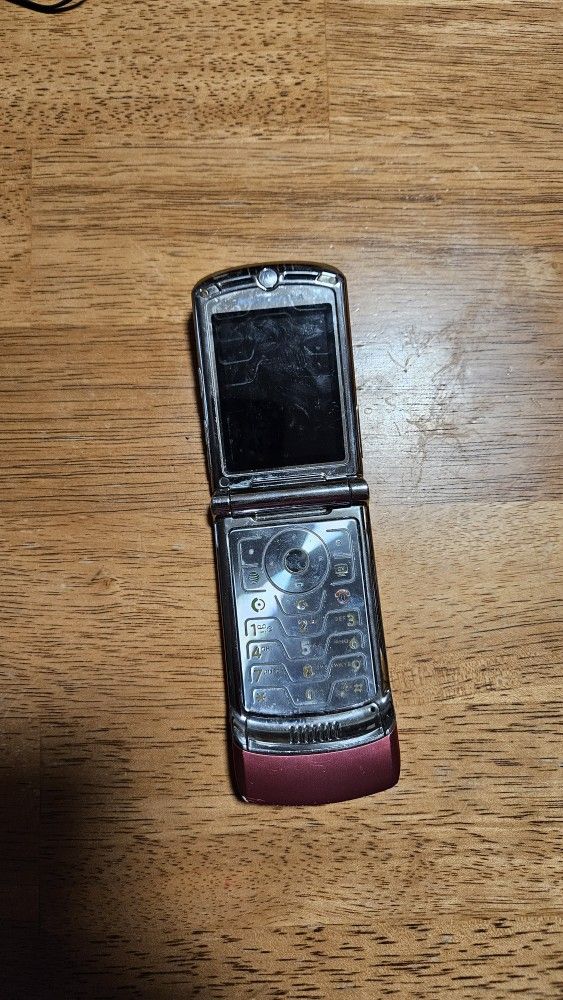 Motorola Razr Original Cell Phone for Sale in Bakersfield, CA - OfferUp