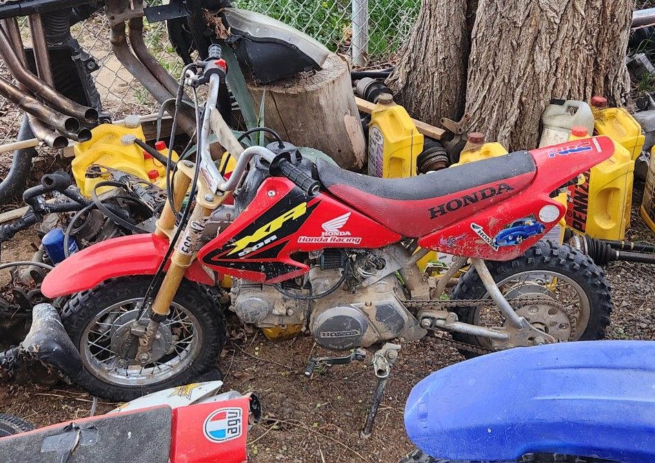 03 Honda Xr 50 for Sale in Juniper Hills, CA - OfferUp