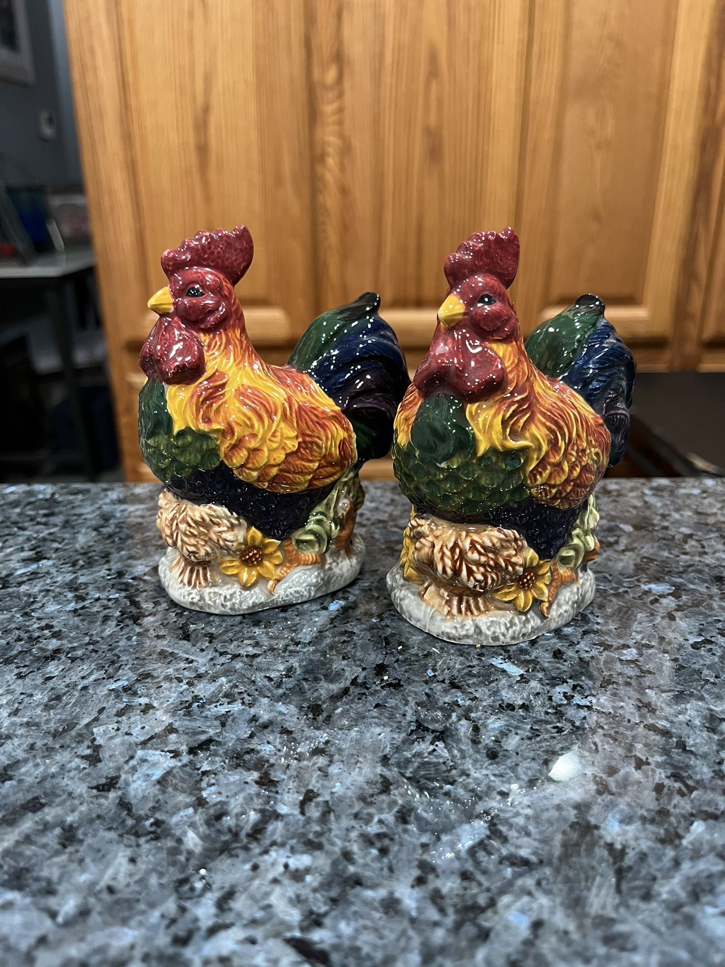 Ceramic Home Trends Rooster Pair Of Salt And Pepper Shakers. Brand New ...