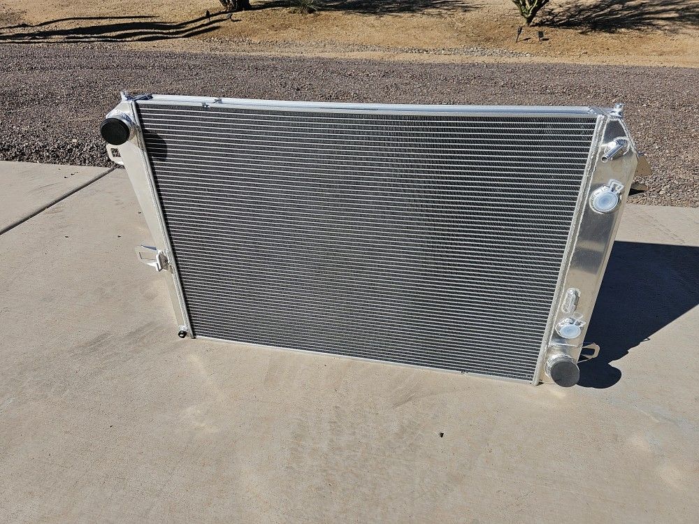 MISHIMOTO RADIATOR NEW IN BOX 2006 - 2010 Chevrolet 2500 6.6L DURAMAX ...