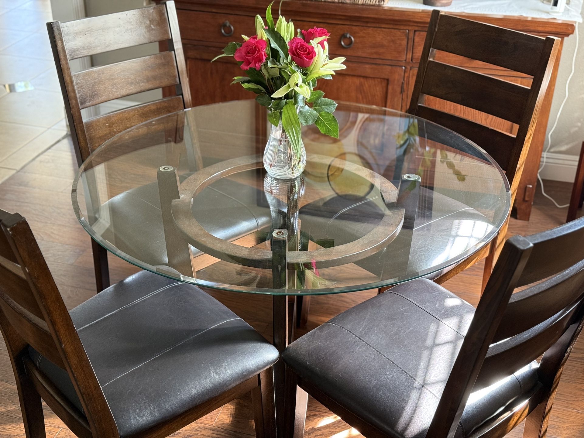 4 Person Dining Table for Sale in Rancho Cucamonga, CA - OfferUp