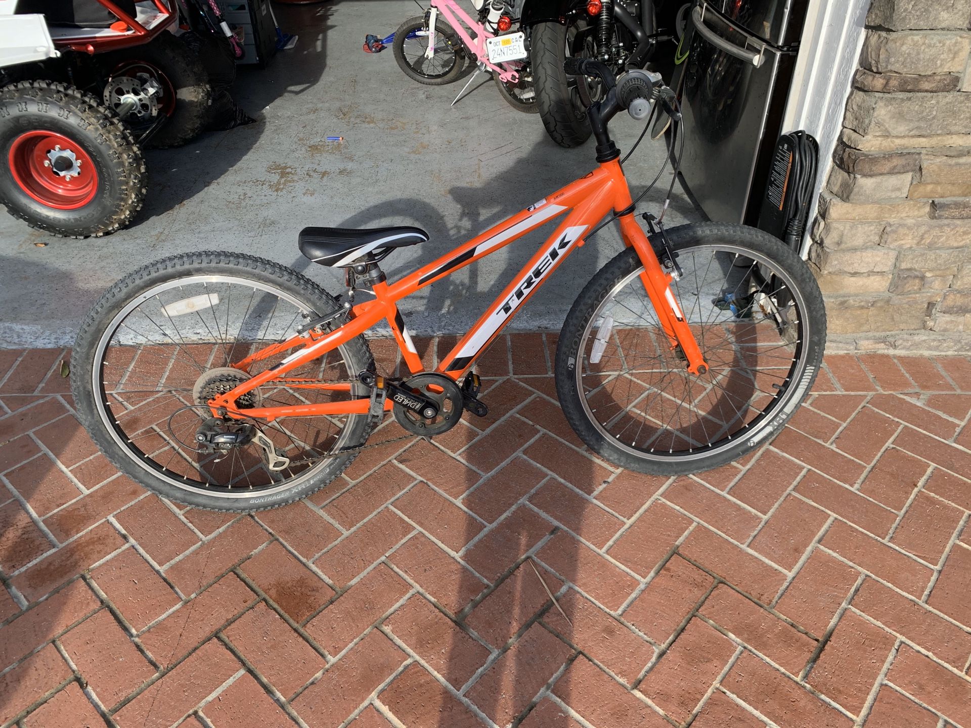 TREK MT 200 24 inch mountain bike for Sale in Yorba Linda, CA - OfferUp