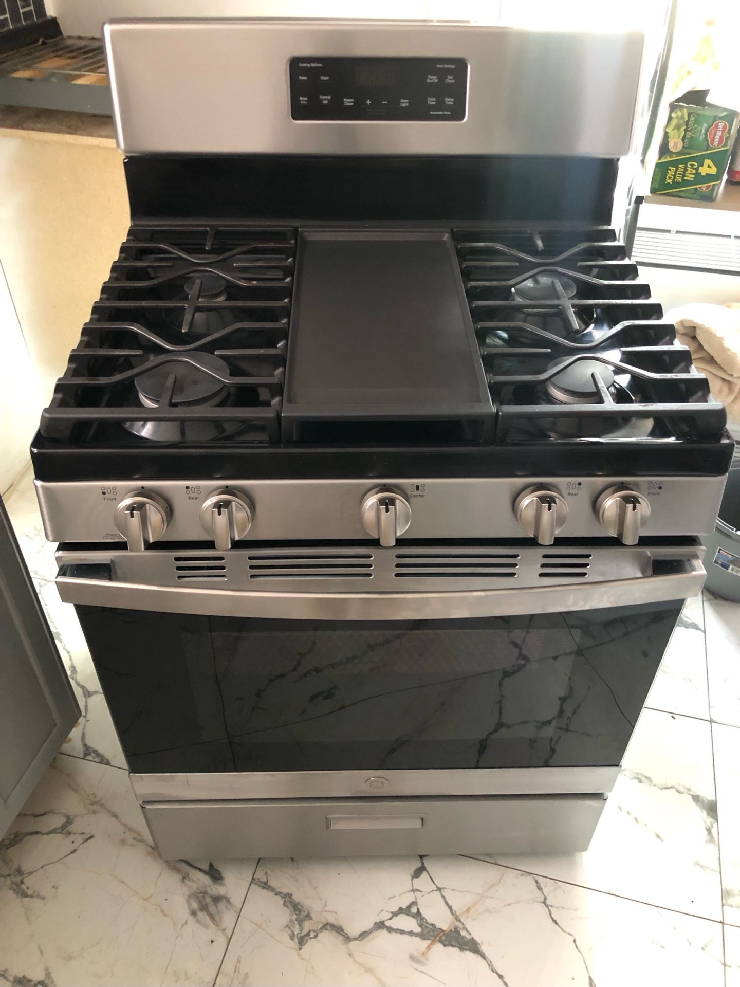 GE Stove & Sharp Microwave for Sale in Oak Lawn, IL - OfferUp
