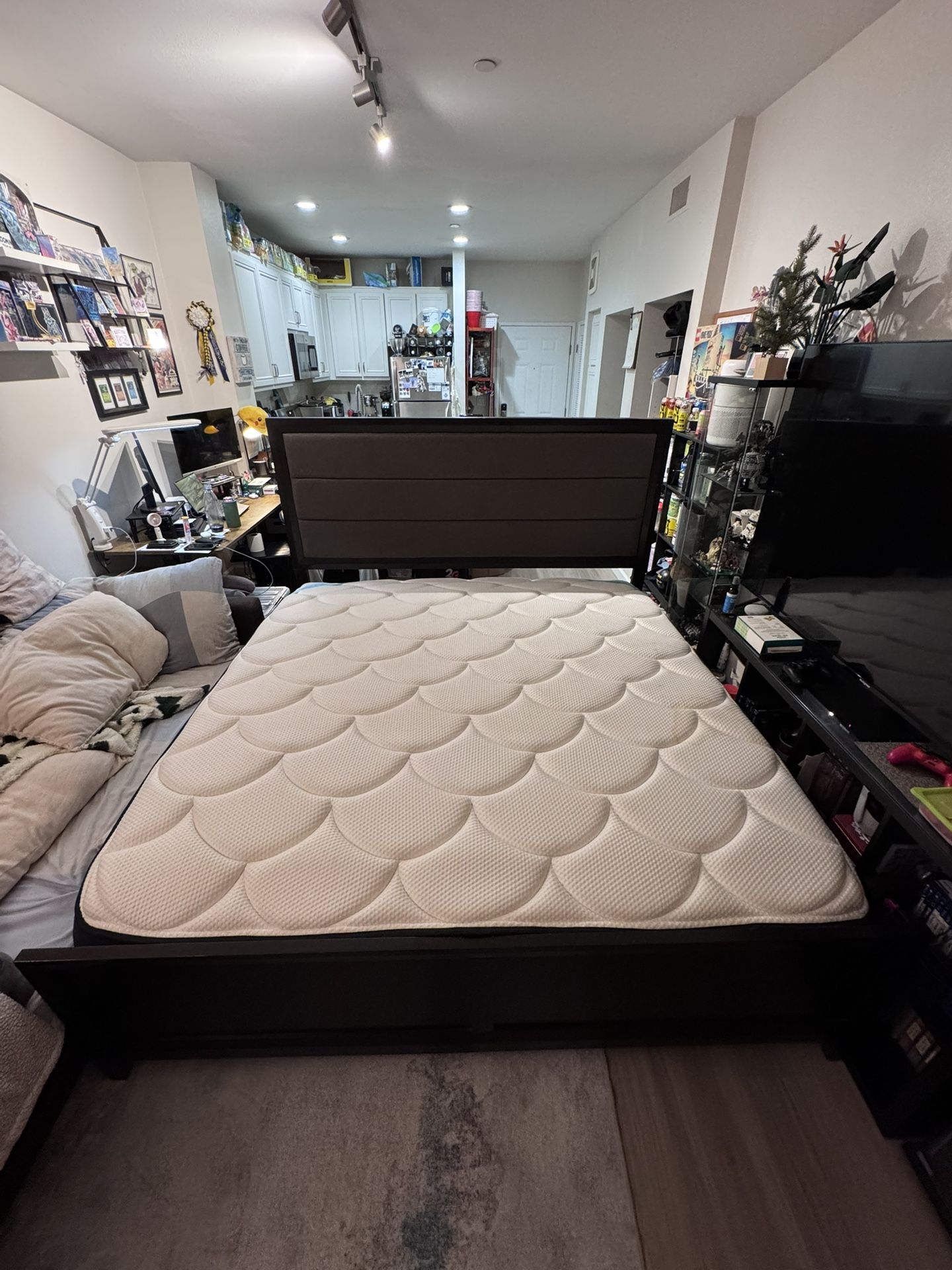 King Size wooden Bed Frame + DreamCloud Hybrid Mattress Bundle for Sale ...