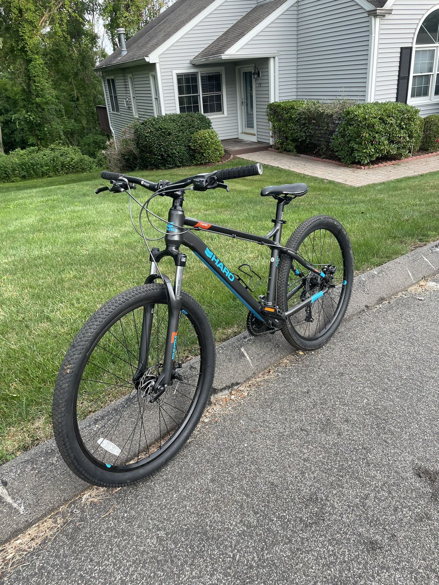 2018 Haro Flightline MTB 27.5 Hardtail for Sale in Shelton, CT - OfferUp