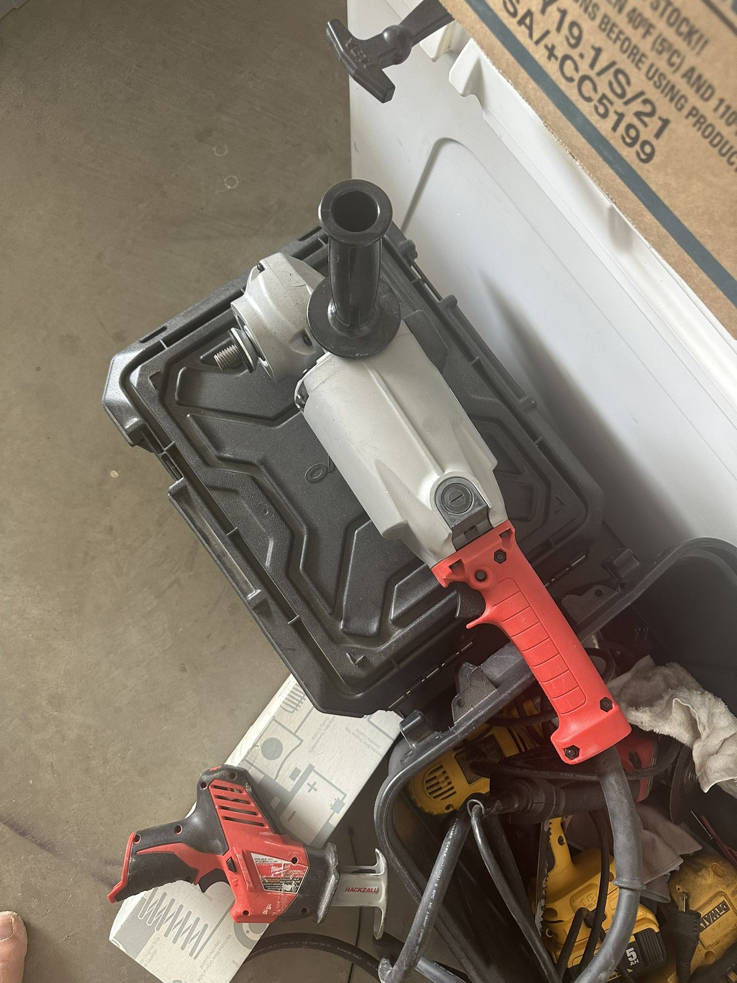 Milwaukee 7in. or 9in. Grinder — 15 Amp, 6000 RPM, Model# 6088-30 for ...
