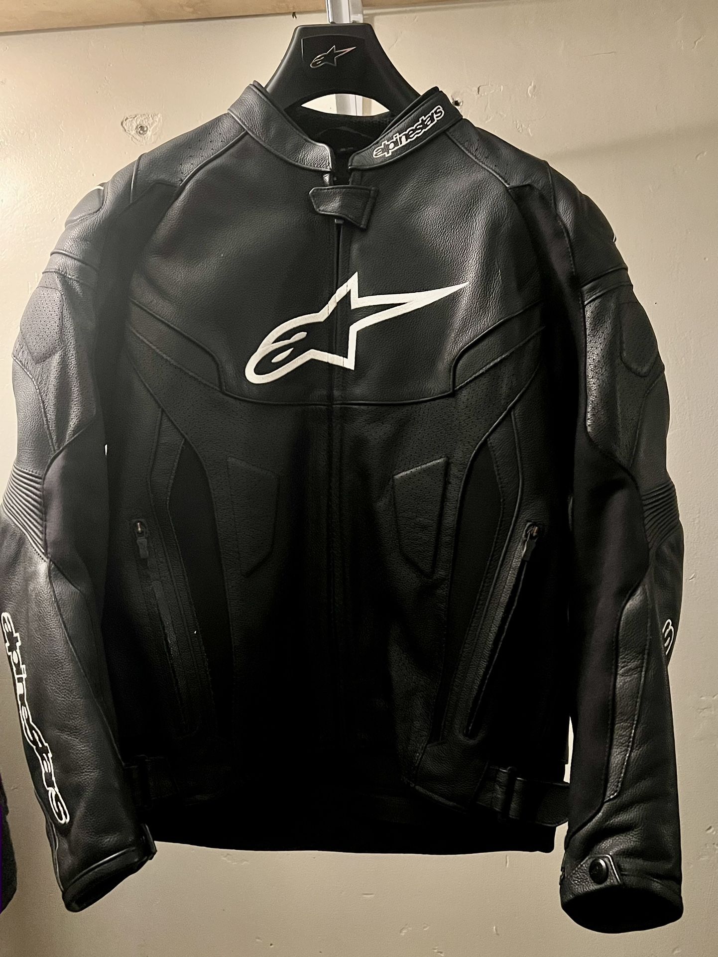 Alpinestars GP Plus R V2 Leather Jacket for Sale in Chula Vista, CA ...