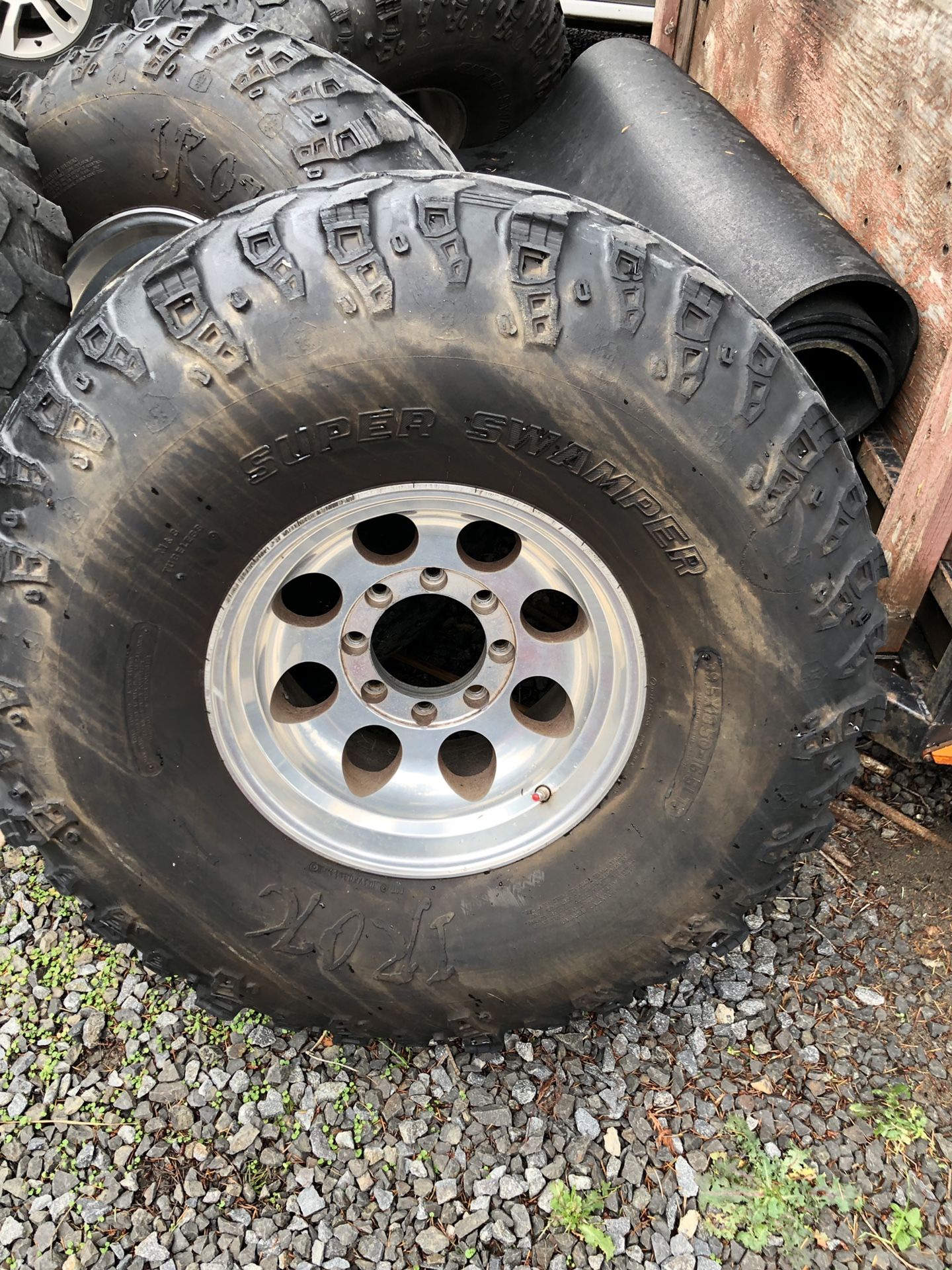 39.5 x 13.5 x 16.5 Irock mud tires 8x6.5 lug for Sale in Sandy, OR ...