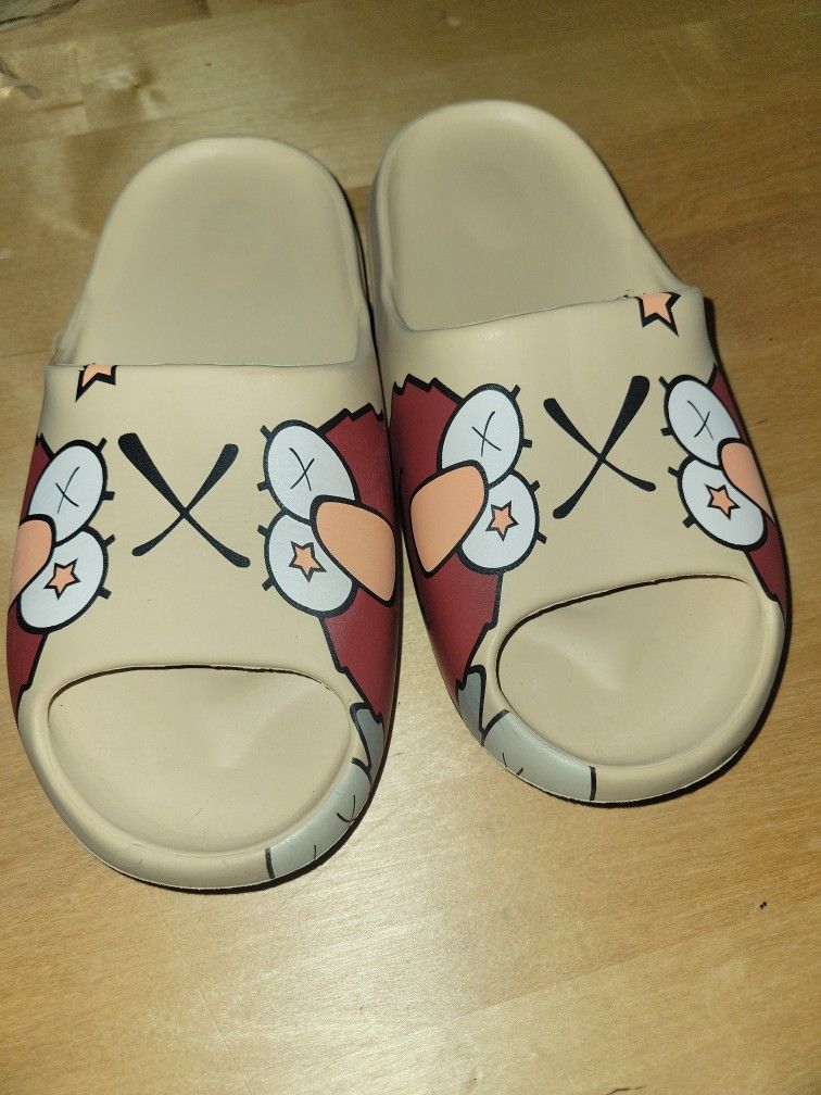 Kids Yeezy Elmo Slides for Sale in Georgetown, TX - OfferUp
