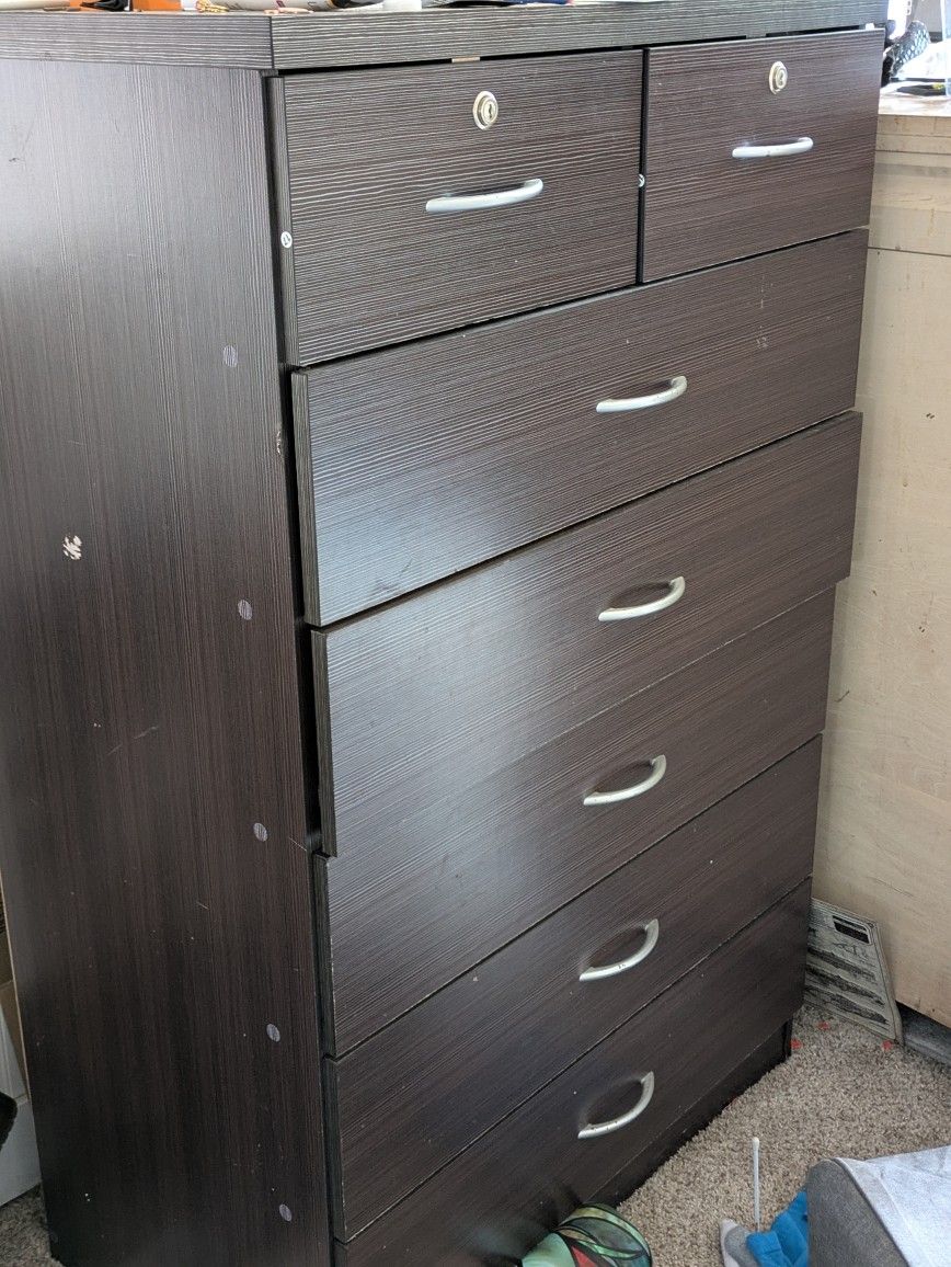 Dresser With Locking Top Drawers for Sale in Tumwater, WA - OfferUp