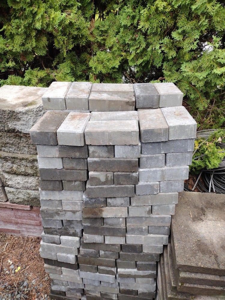 8x4x2 Concrete Bricks for Sale in Marysville, WA - OfferUp