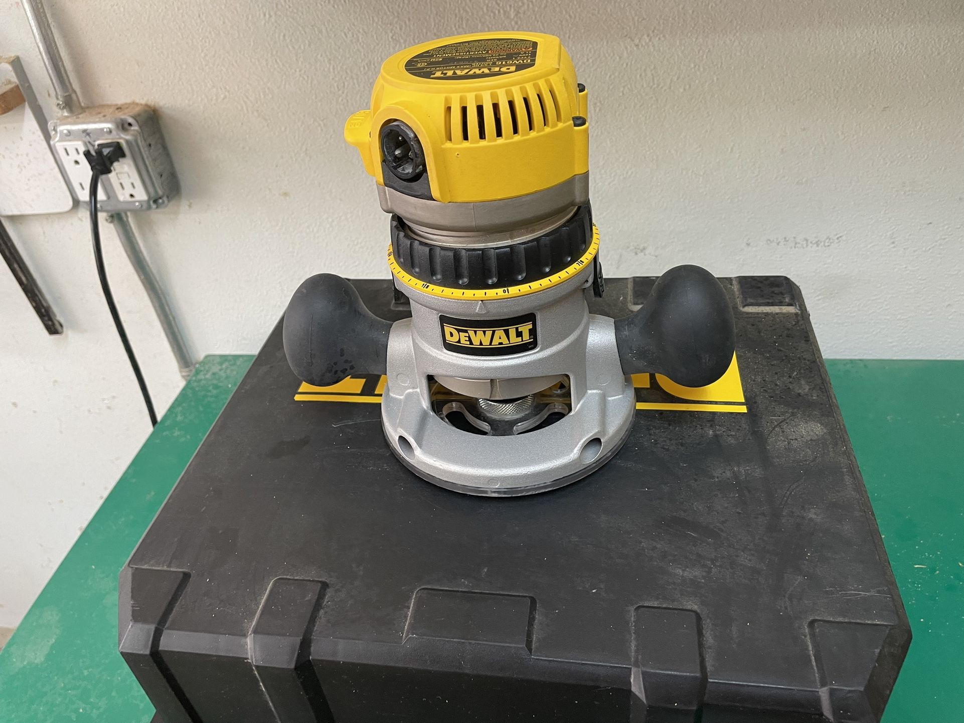 DeWalt Router DW 616 for Sale in Chino Hills, CA - OfferUp