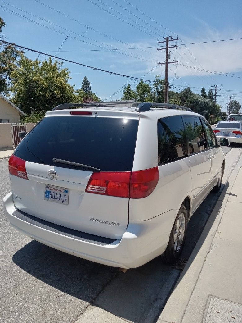 2004 Toyota Sienna for Sale in Alta Loma, CA - OfferUp