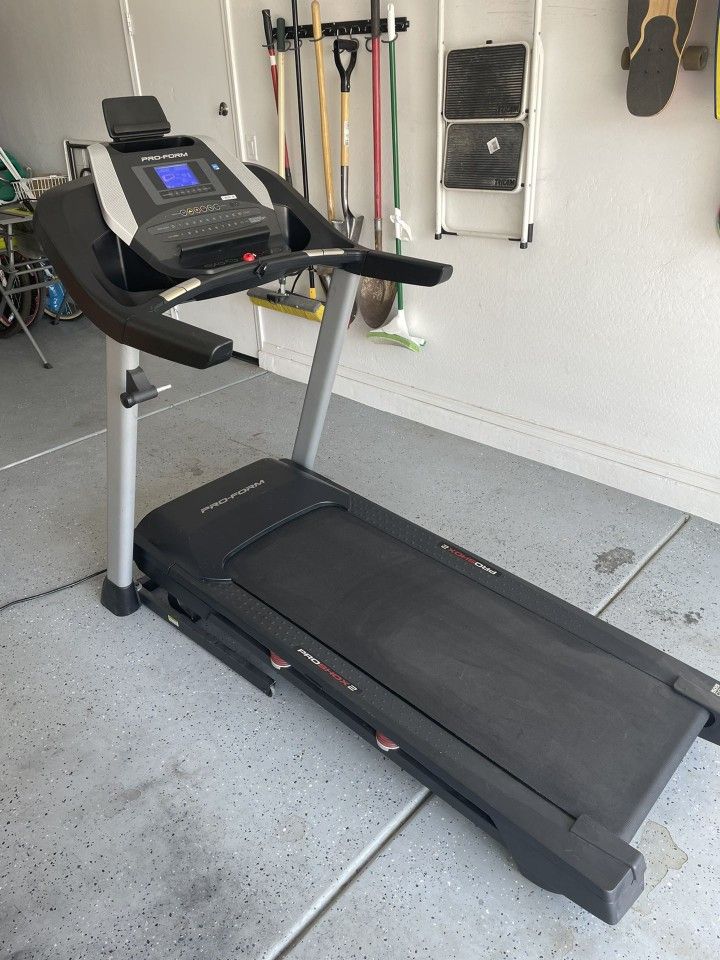Proform Pro 2000 Treadmill for Sale in San Antonio, TX - OfferUp