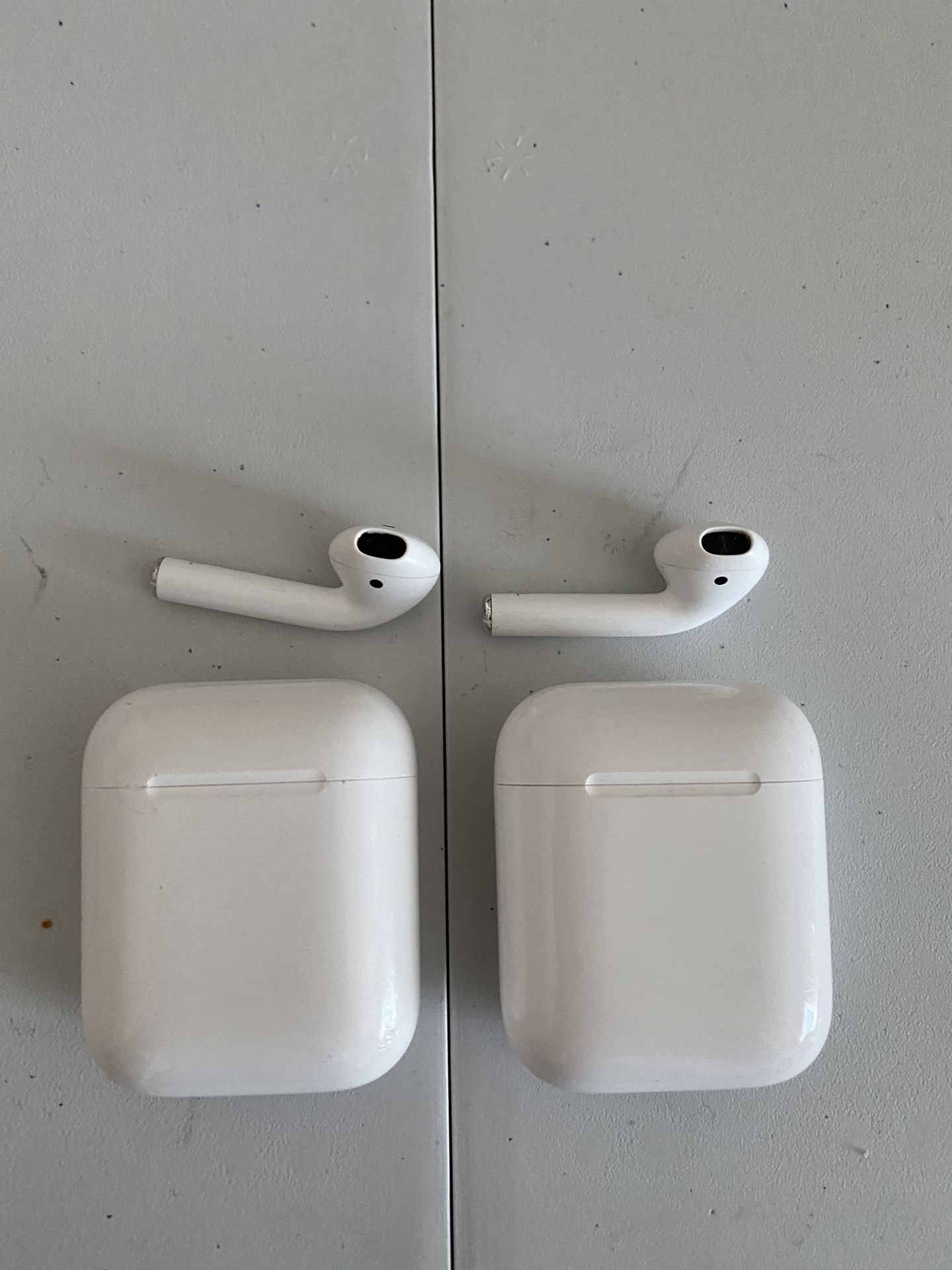 1st generation Airpod Case and LEFT airpod ONLY for Sale in San Diego ...