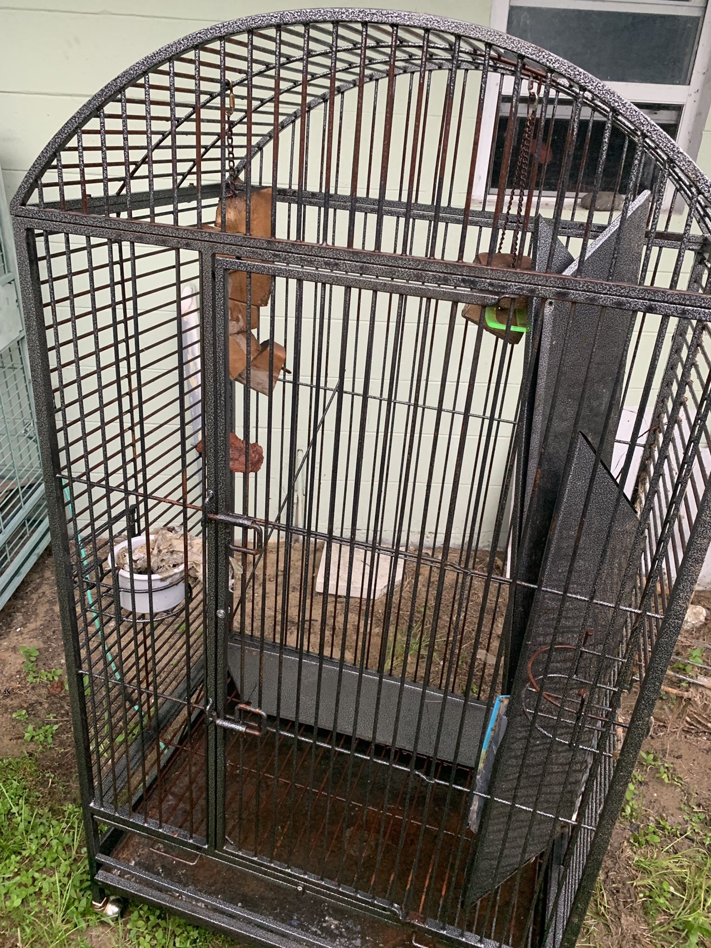 Bird cage for Sale in Orlando, FL - OfferUp