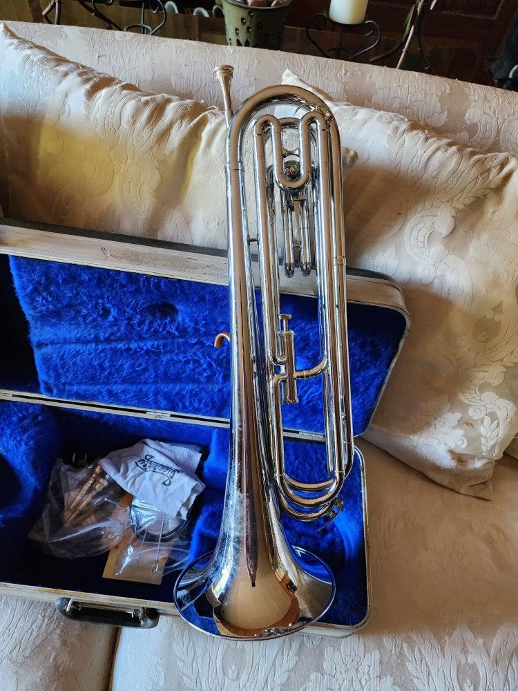 Bugle (Titleist by Getzen) With One Piston and One Rotary Valve for ...