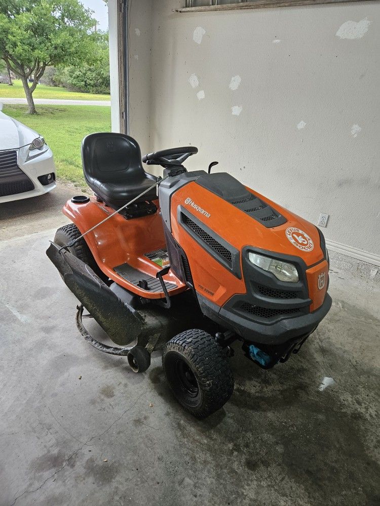 Husqvarna Yth22v46 Mower for Sale in Annetta North, TX - OfferUp
