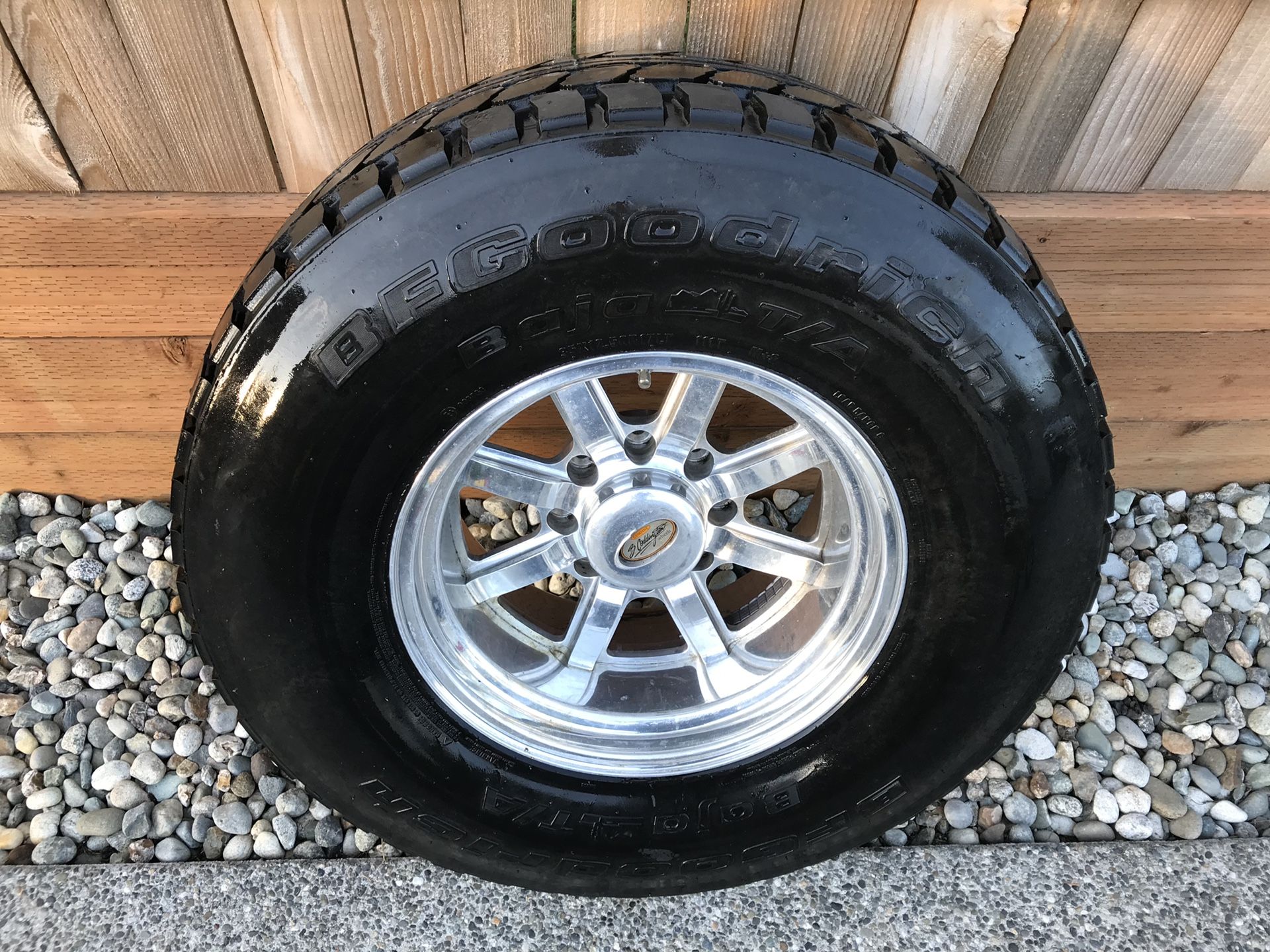 35 inch tire wheel just 1 for Sale in Everett, WA - OfferUp