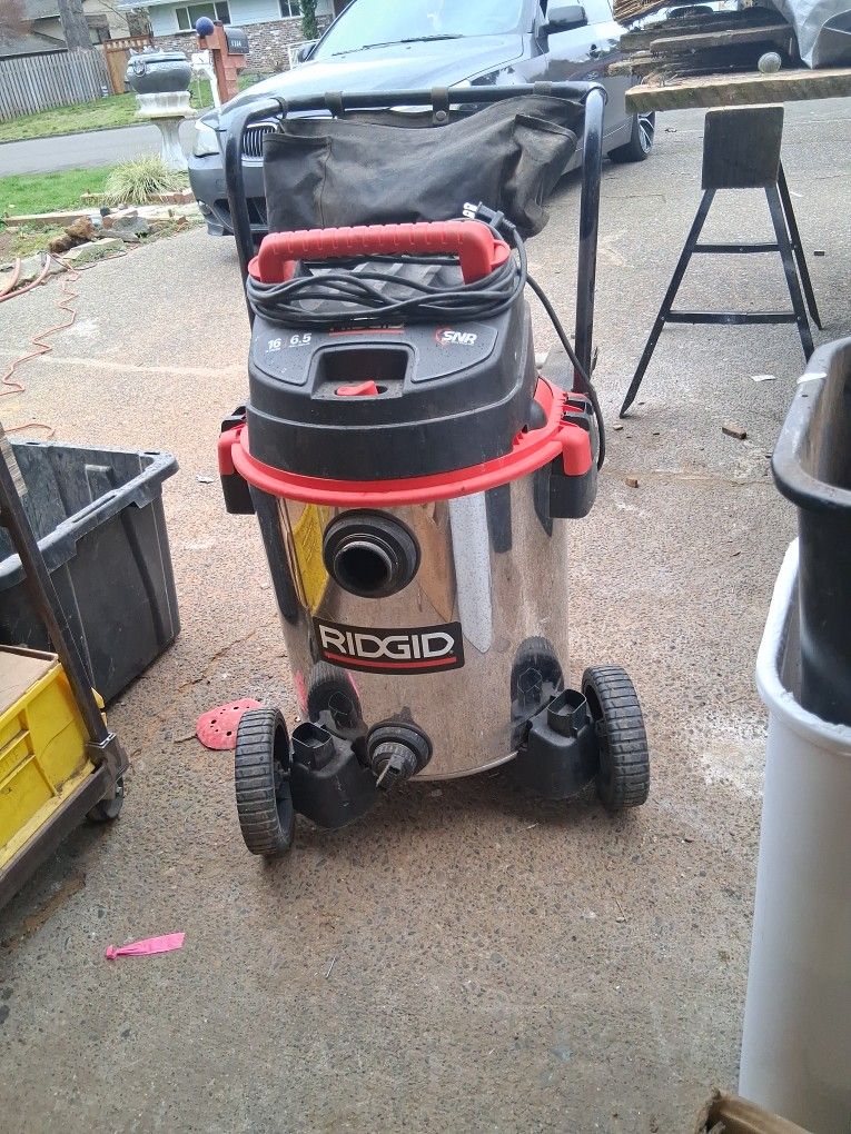 Sixteen gallon six point five peak horsepower stainless steel wet and ...