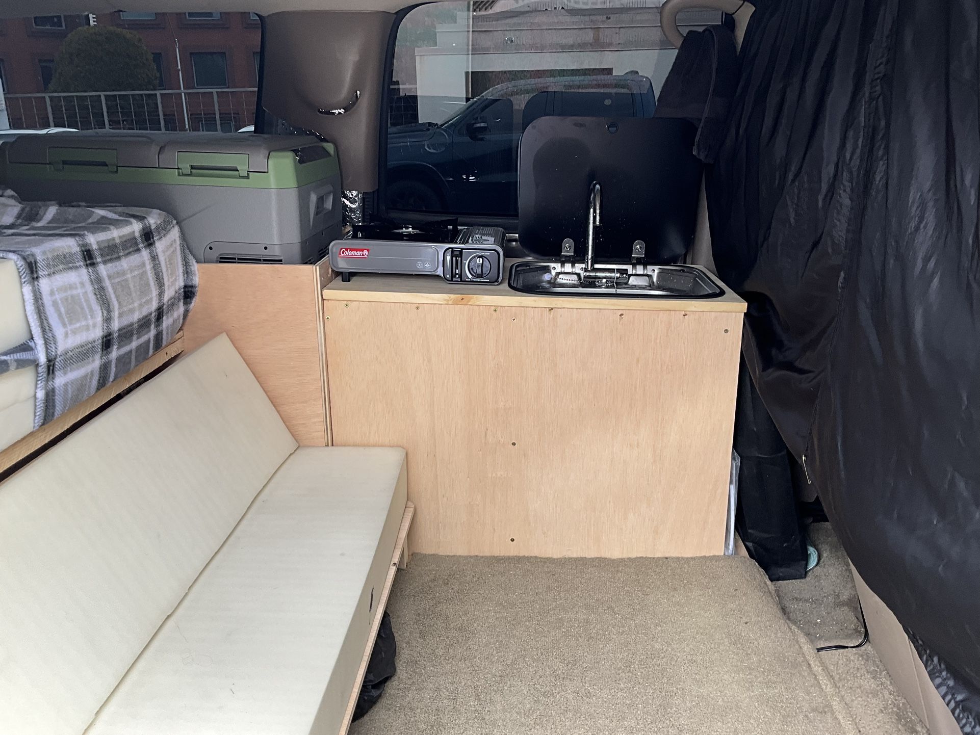 2003 camper SUV GMC YUKON XL SLT 4x4 for Sale in Beverly Hills, CA ...