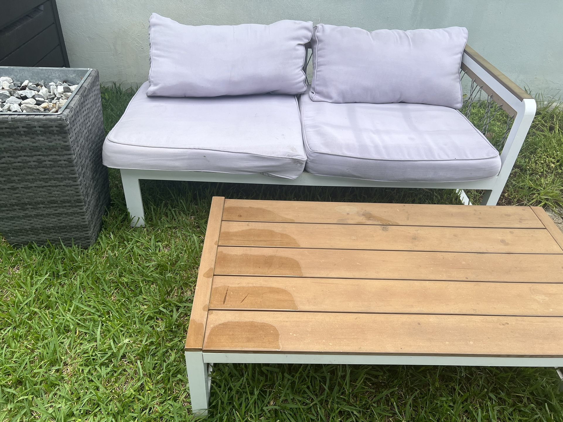 Small Patio Set Used Condition for Sale in Pembroke Pines, FL - OfferUp