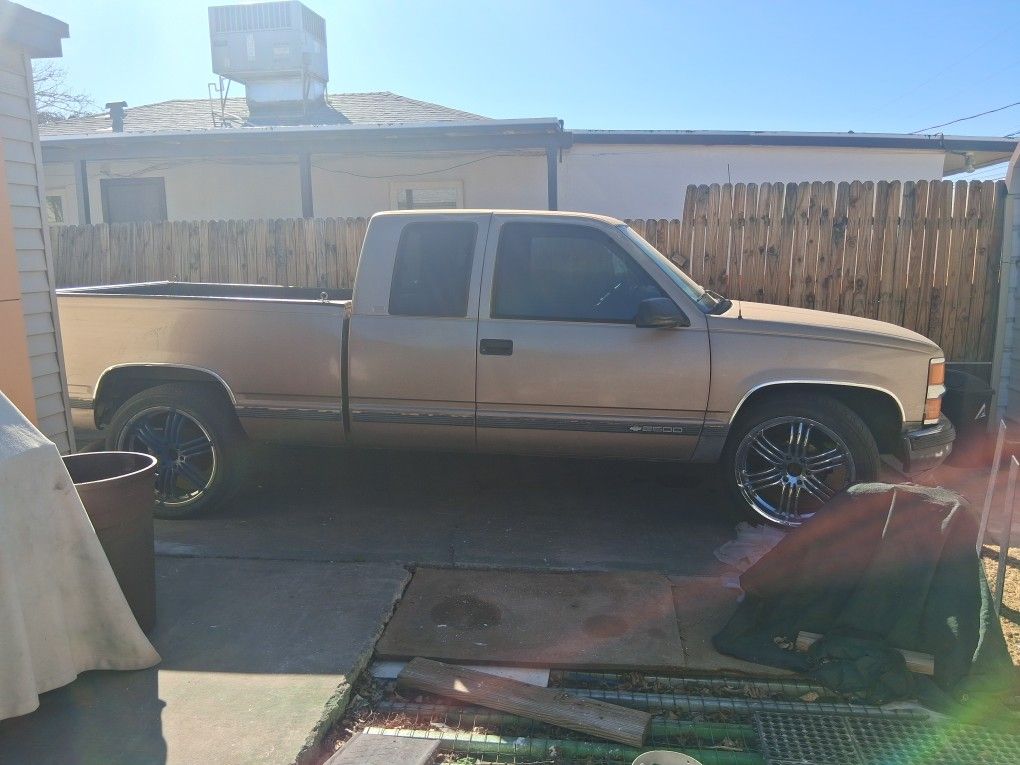 1997 Chevy 2500 Light Brown for Sale in Las Vegas, NV - OfferUp